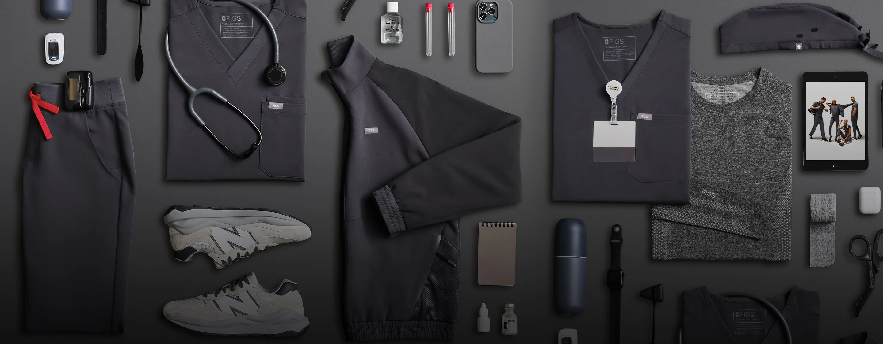 Uniformes médicos color gris carbón para mujer · FIGS