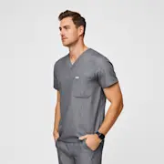 Men's Leon™ Three-Pocket Scrub Top - Graphite · FIGS