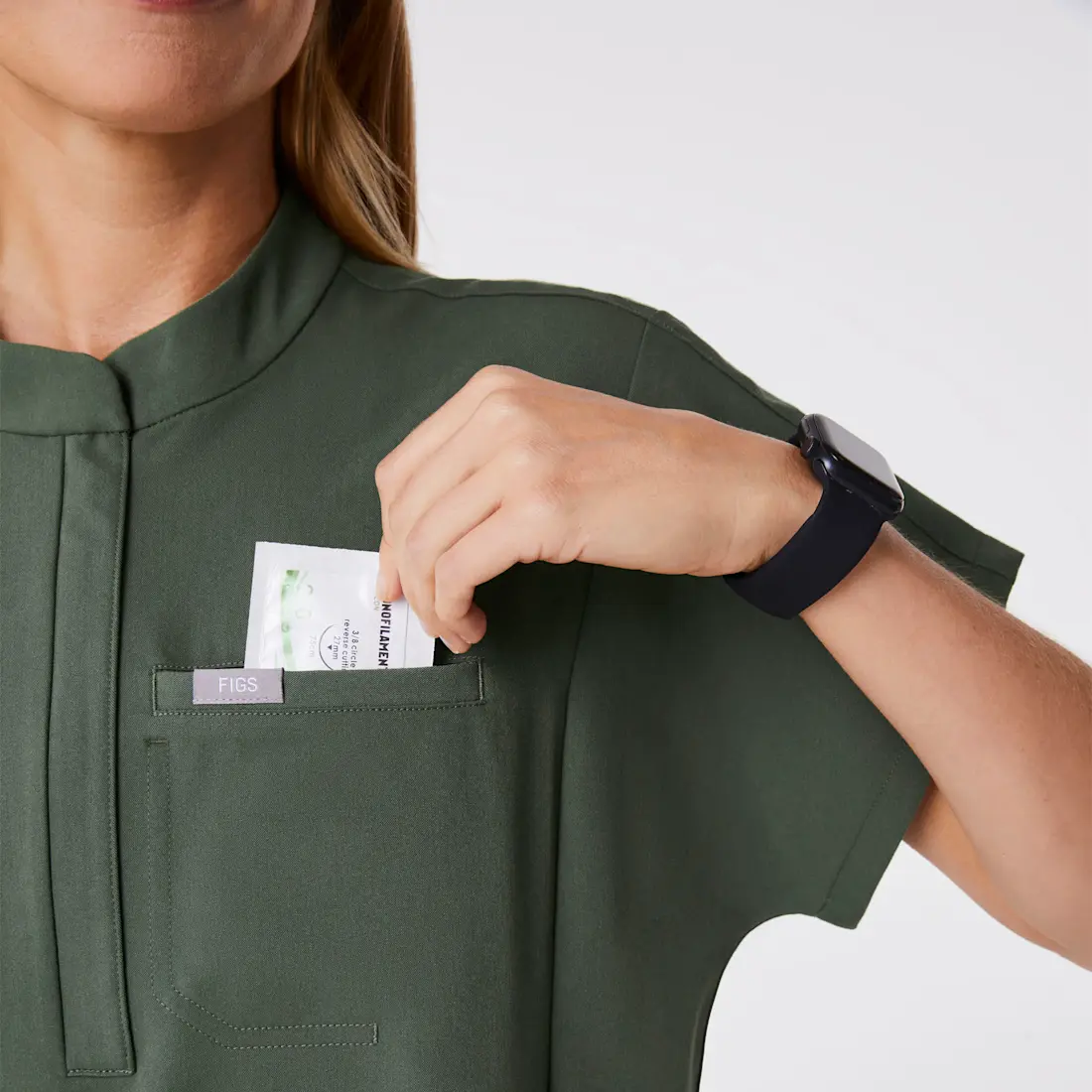 Women's Montex Classic Scrub Top - Moss · FIGS