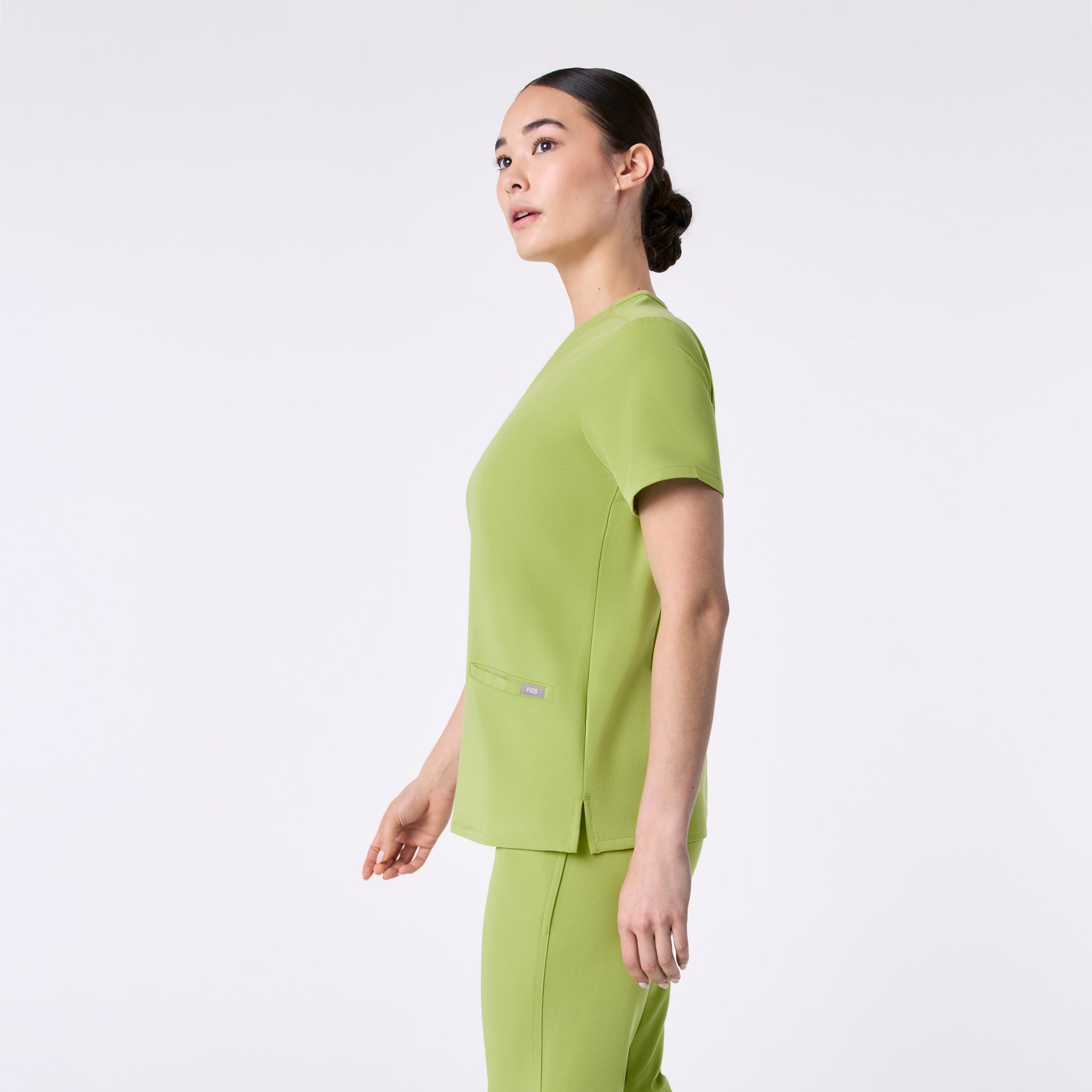 Women's Casma Three-Pocket Scrub Top™ - Matcha · FIGS