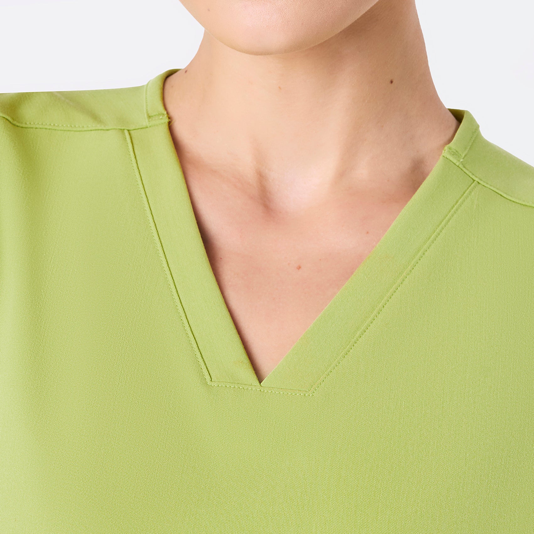 Women's Casma Three-Pocket Scrub Top™ - Matcha · FIGS