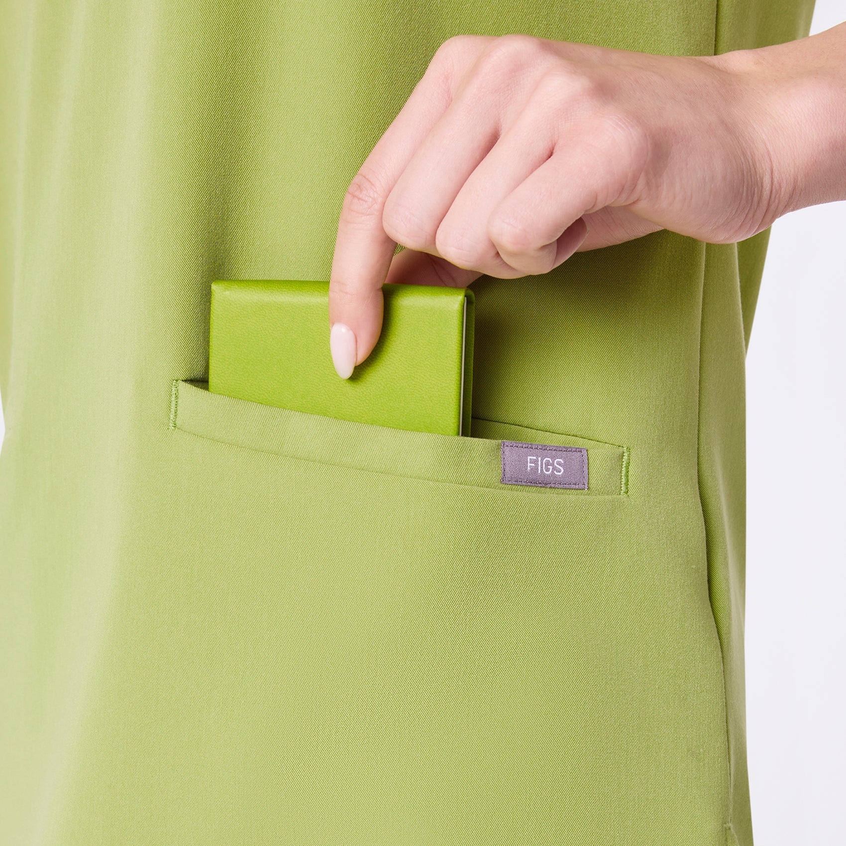 Women's Casma Three-Pocket Scrub Top™ - Matcha · FIGS