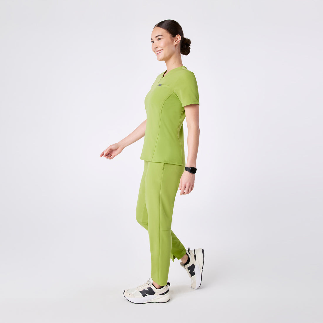 Women’s Everly Slim V-Neck Scrub Top - Matcha · FIGS