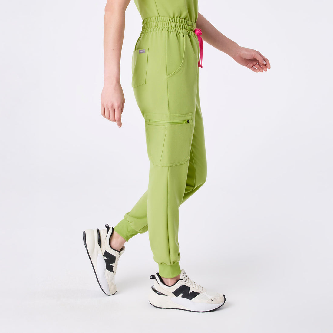Women’s High Waisted Uman Relaxed Jogger Scrub Pants - Matcha · FIGS