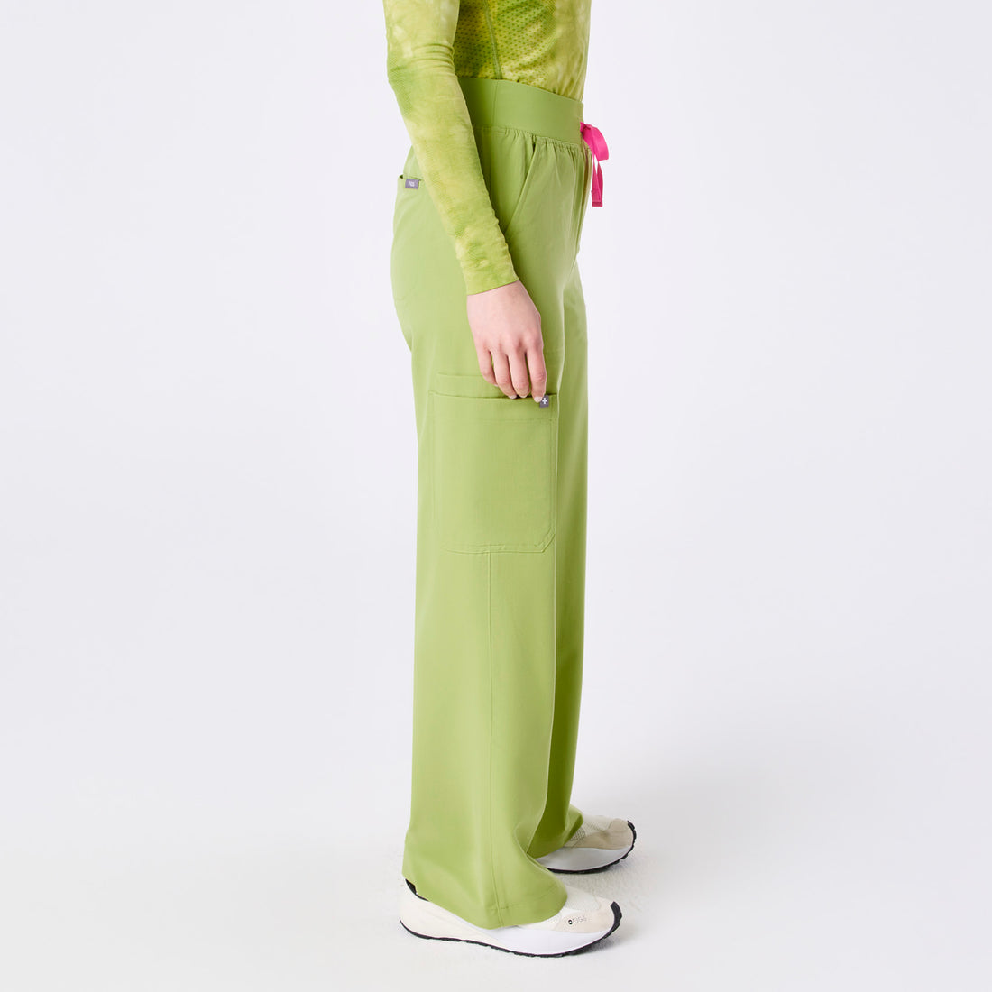 Women’s High Waisted Isabel Wide Leg Scrub Pants - Matcha · FIGS
