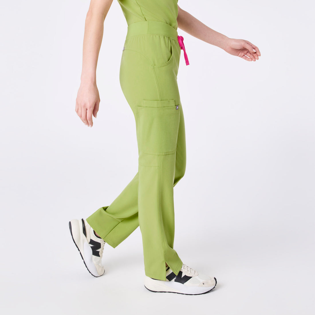 Women's Kade Cargo Scrub Pants™ - Matcha · FIGS