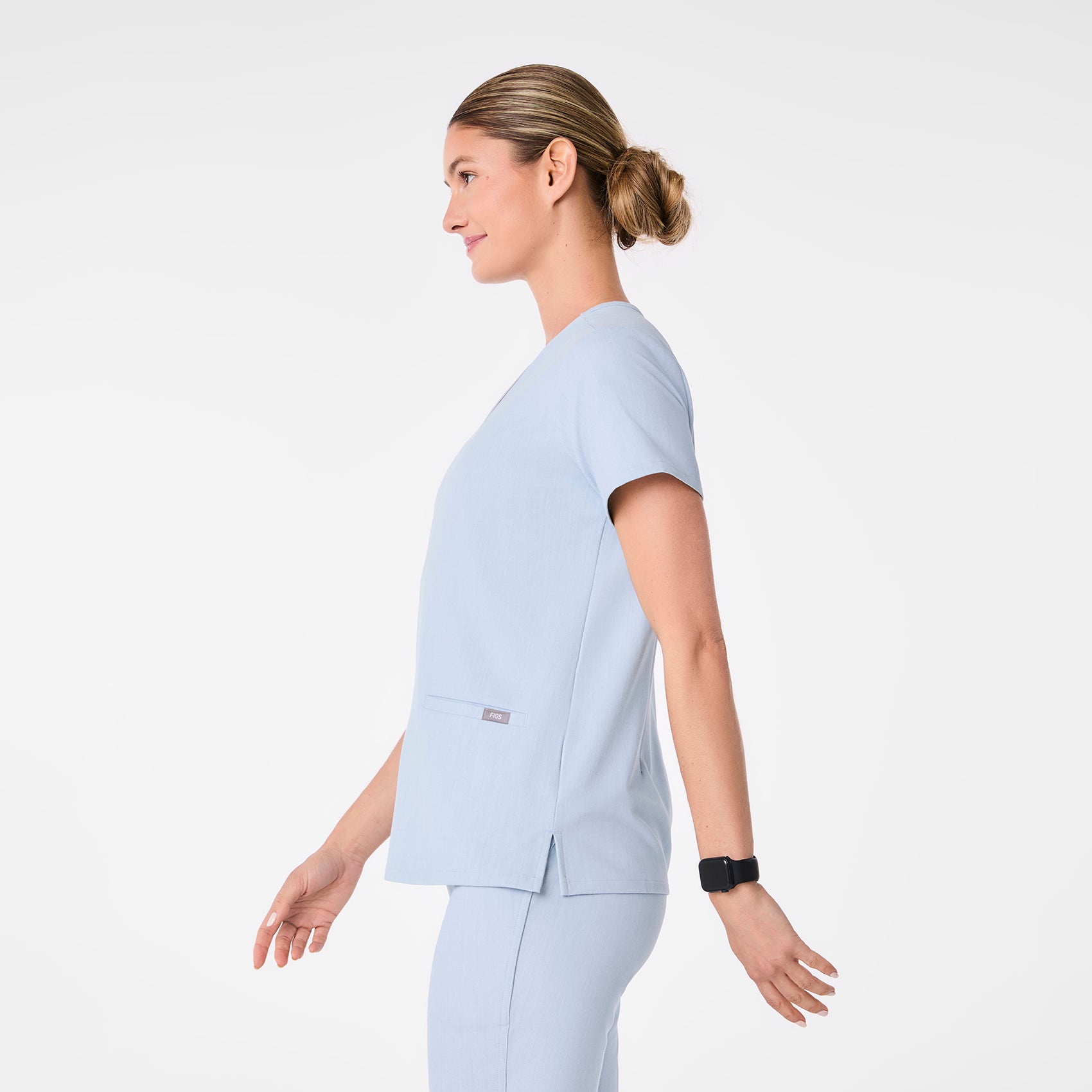 Women's Casma Three-Pocket Scrub Top™ - Chambray · FIGS