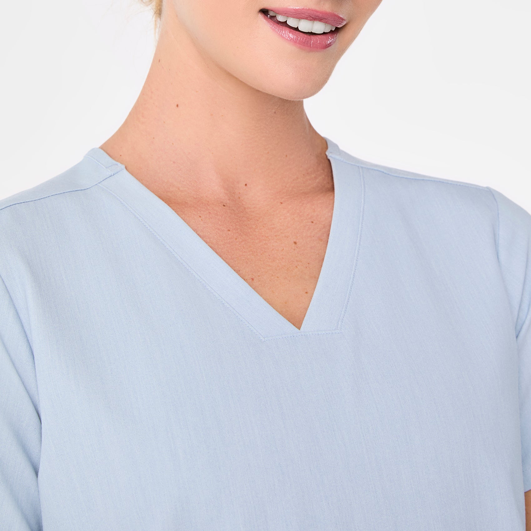 Women's Casma Three-Pocket Scrub Top™ - Chambray · FIGS