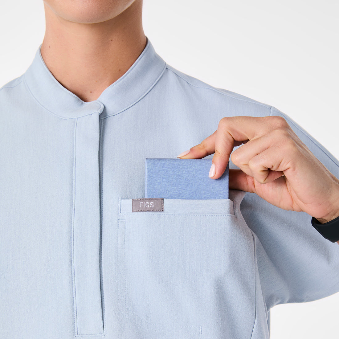 Women's Montex Classic Scrub Top - Chambray · FIGS
