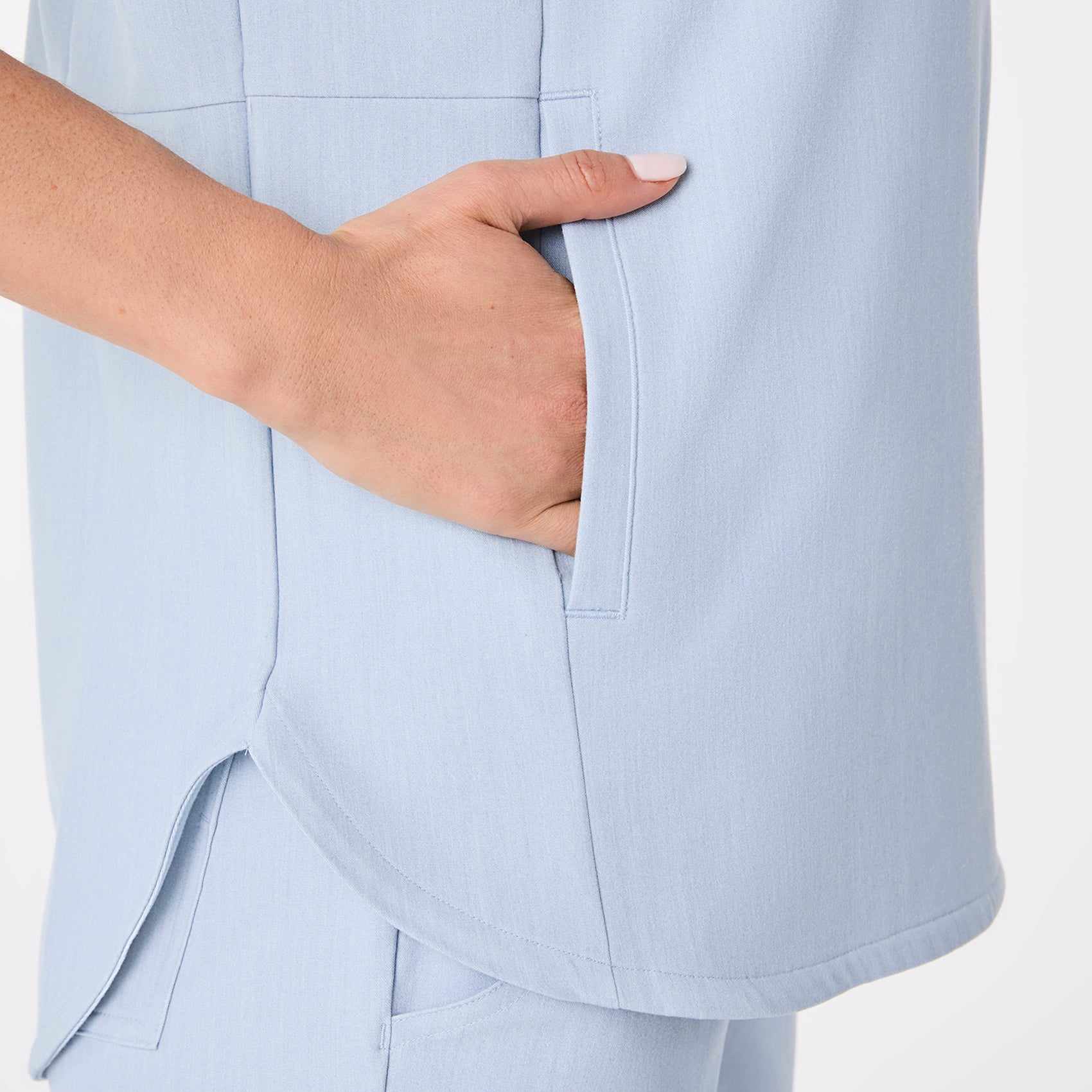 Women's Montex Classic Scrub Top - Chambray · FIGS