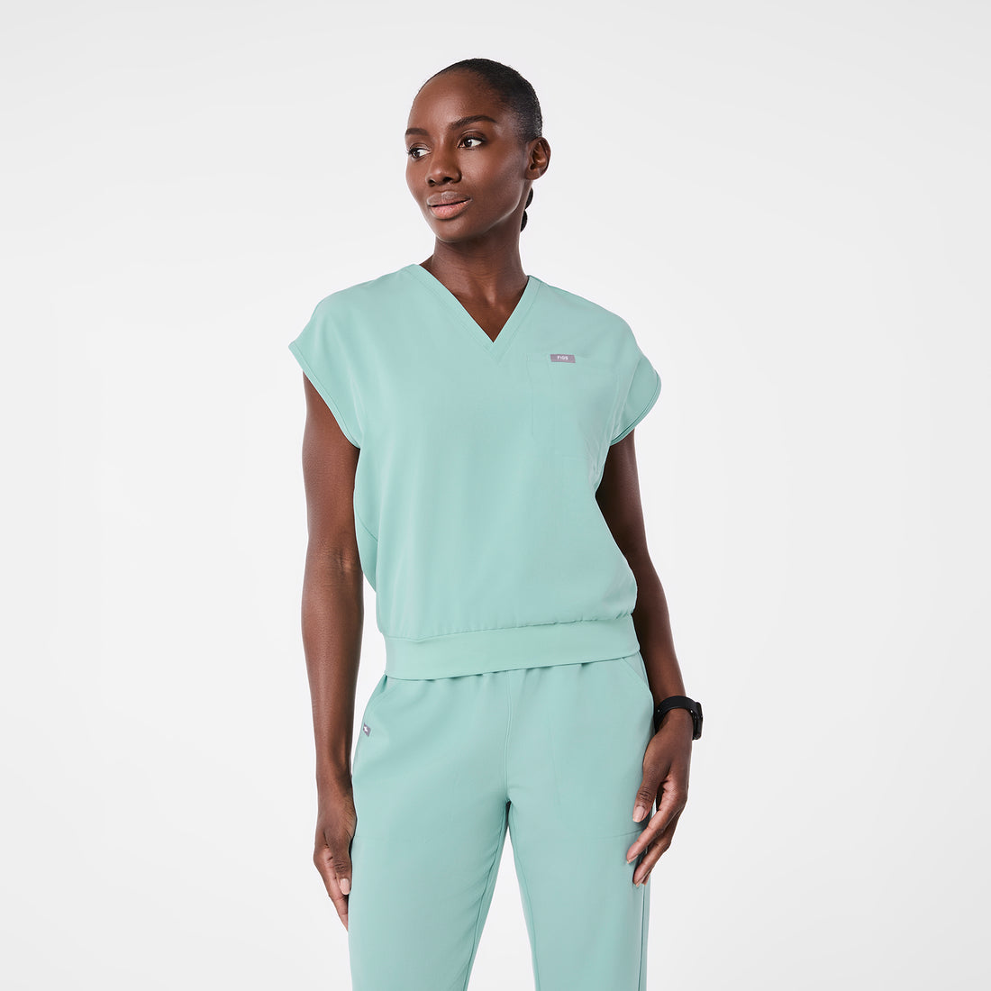 Women’s Raleigh Relaxed V-Neck Scrub Top · FIGS