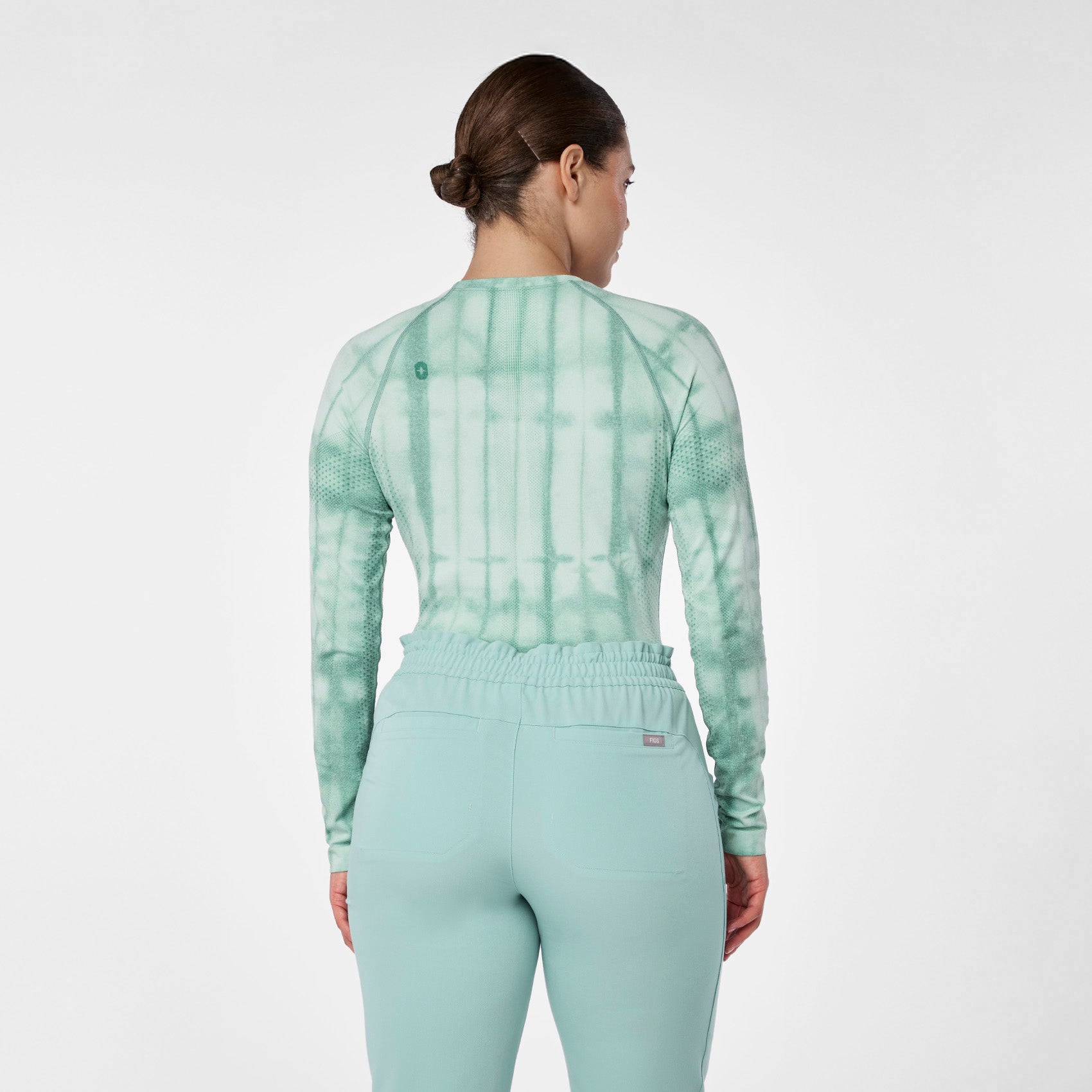 Women's Salta Seamless Longsleeve Underscrub - Cloud Dye Seaglass · FIGS