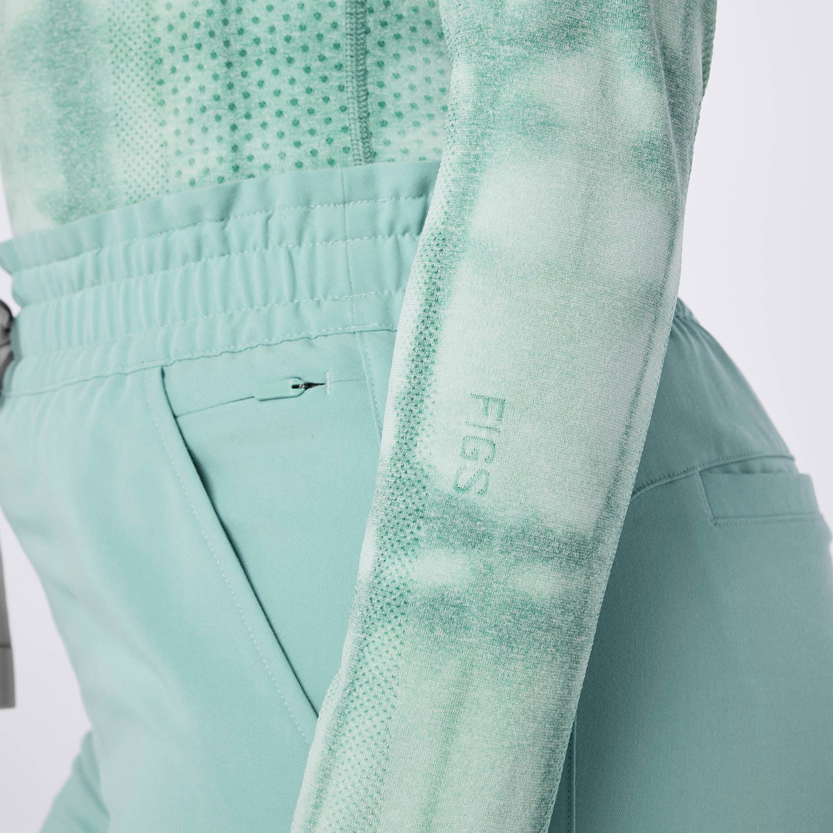 Women's Salta Seamless Longsleeve Underscrub - Cloud Dye Seaglass · FIGS