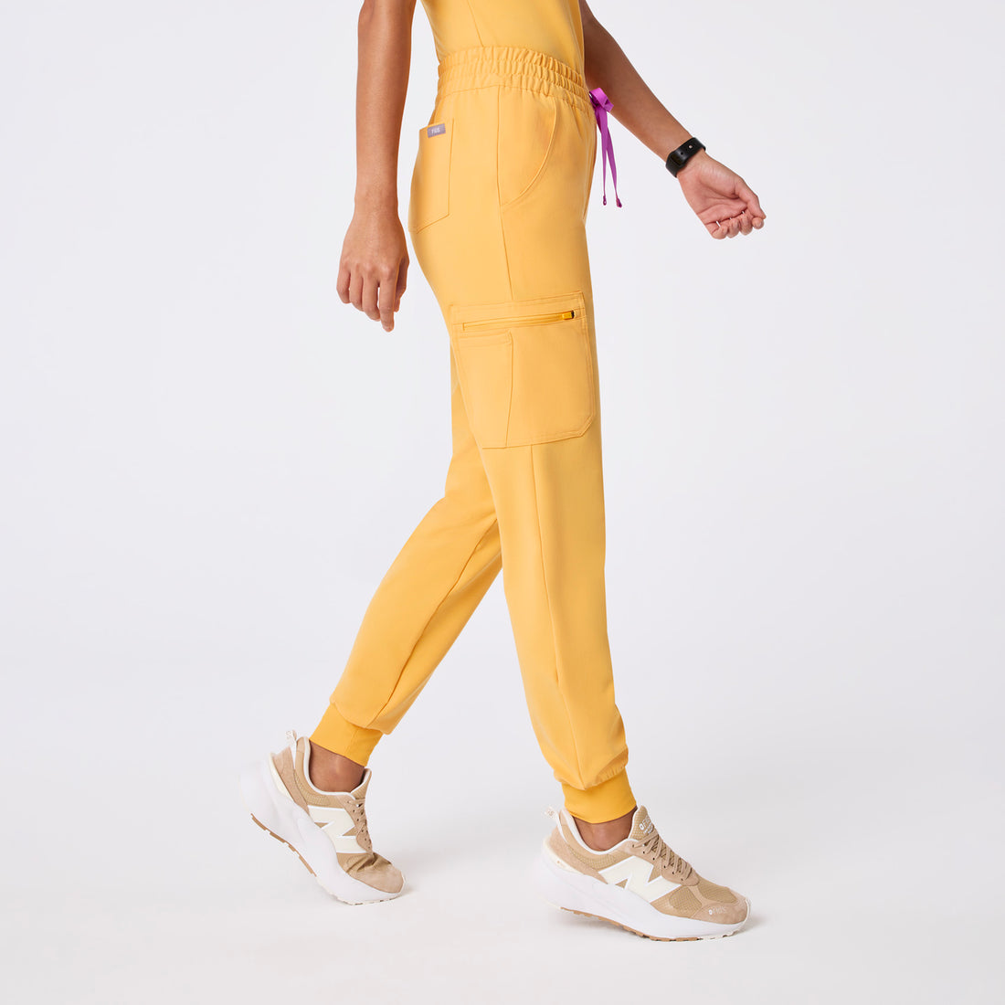 Women’s Uman Relaxed Jogger Scrub Pants - Dandelion · FIGS
