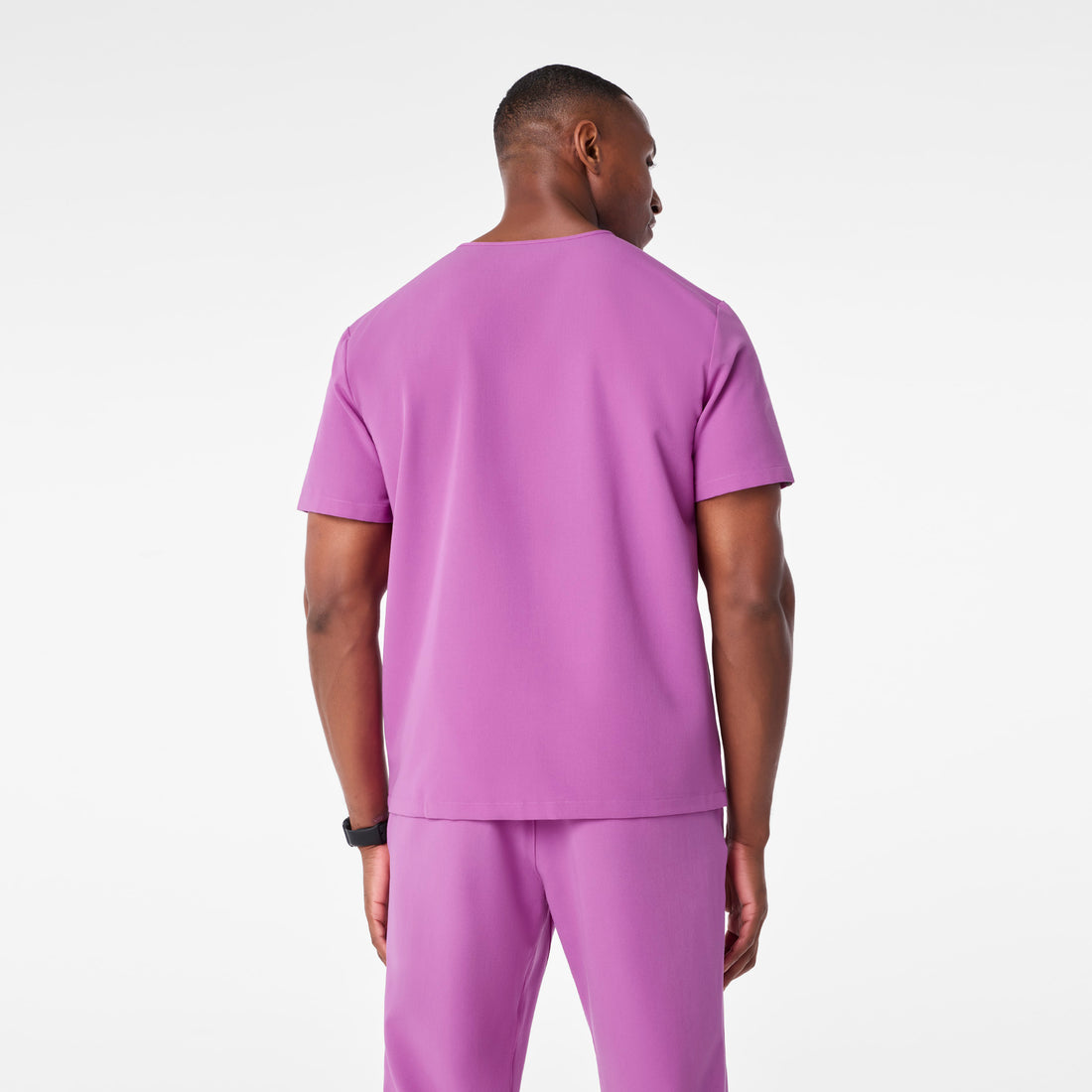 Men's Leon™ Three-Pocket Scrub Top - Ultraberry · FIGS