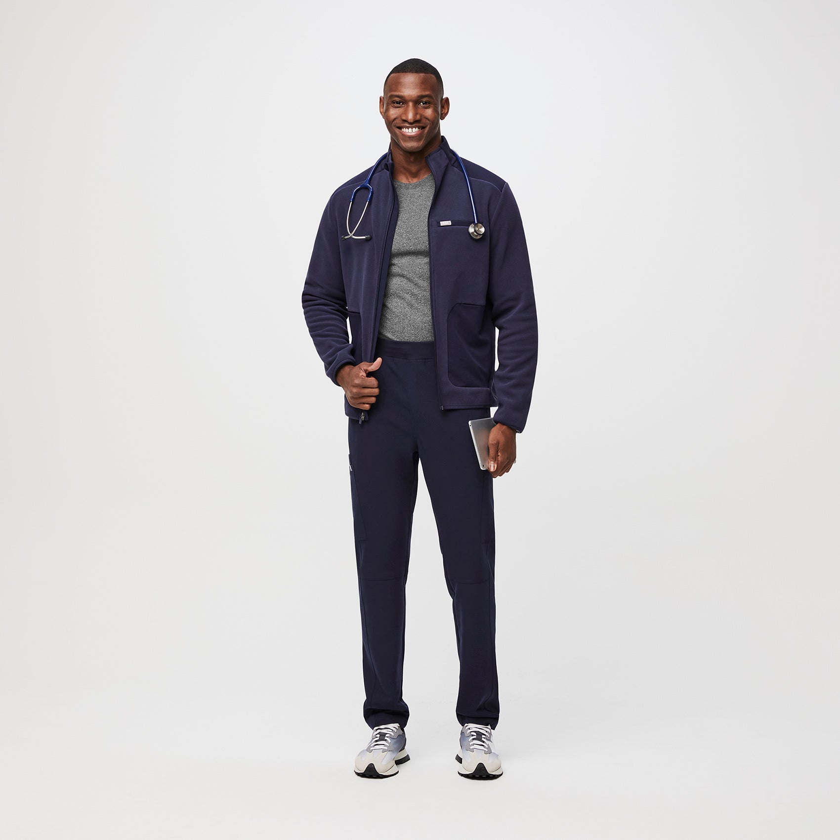 Men’s Slim Axim™ Cargo Scrub Pants - Navy · FIGS