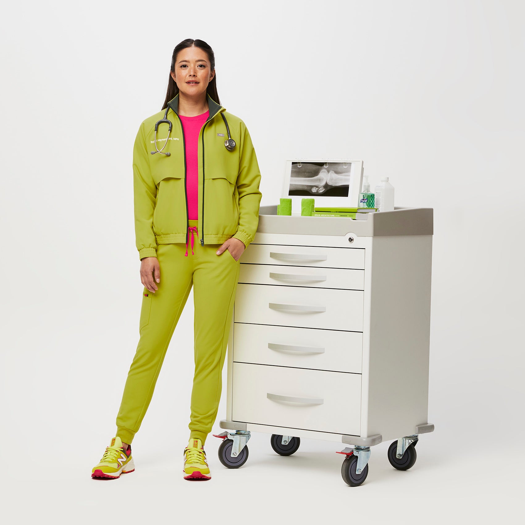 Women's Zamora Jogger Scrub Pants™ - Limeade · FIGS