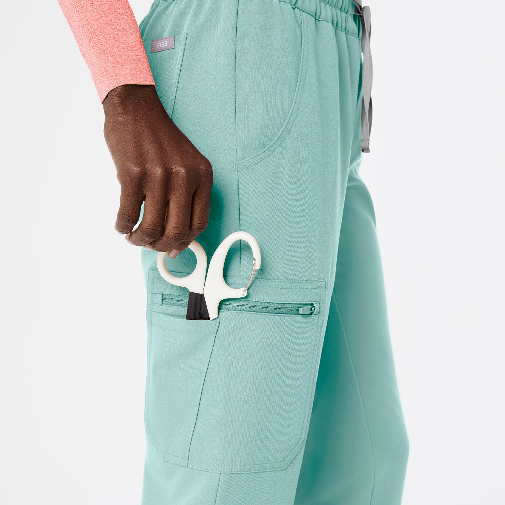 Women’s Uman Relaxed Jogger Scrub Pants - Seaglass · FIGS