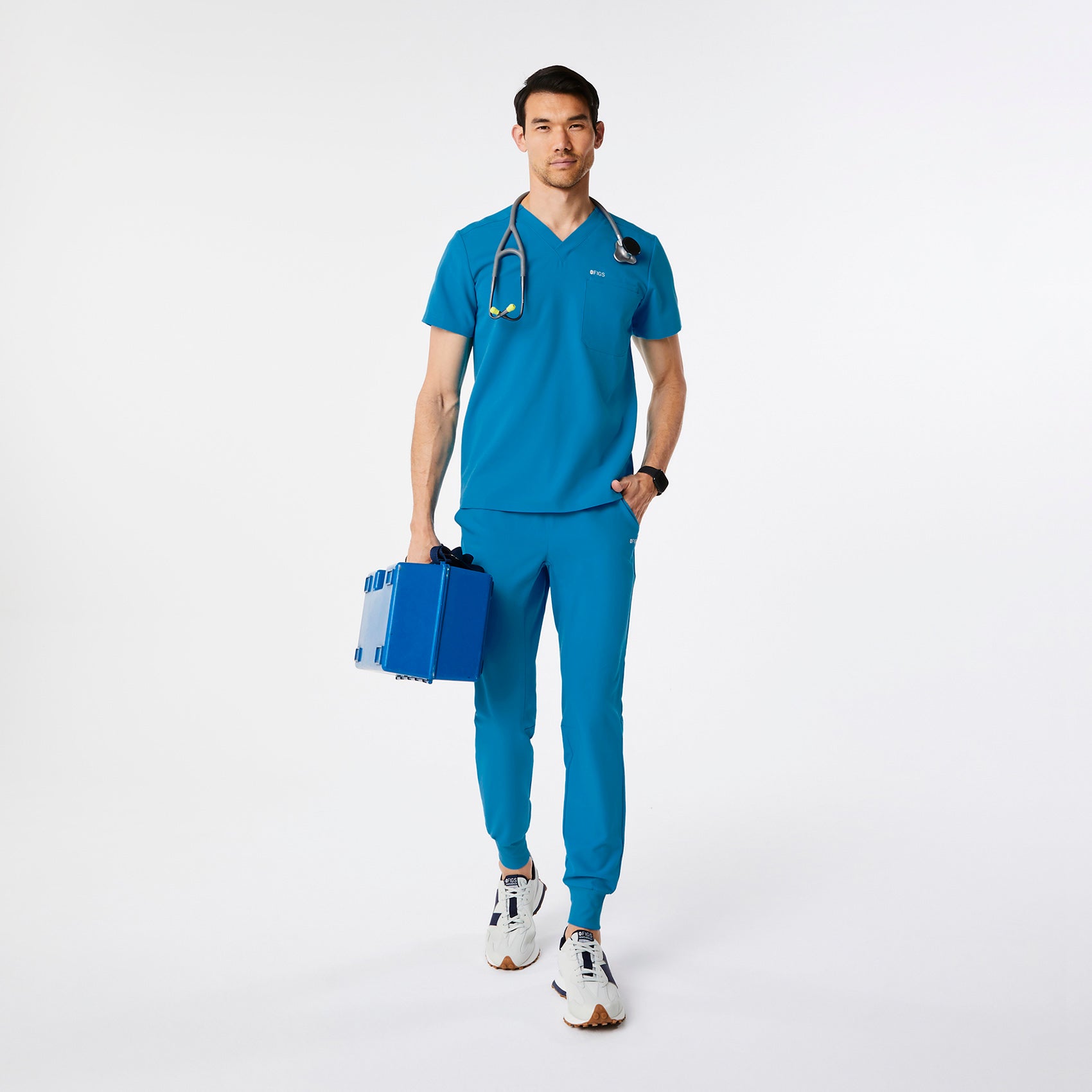 Men's Leon™ Three-Pocket Scrub Top - Extreme Blue · FIGS