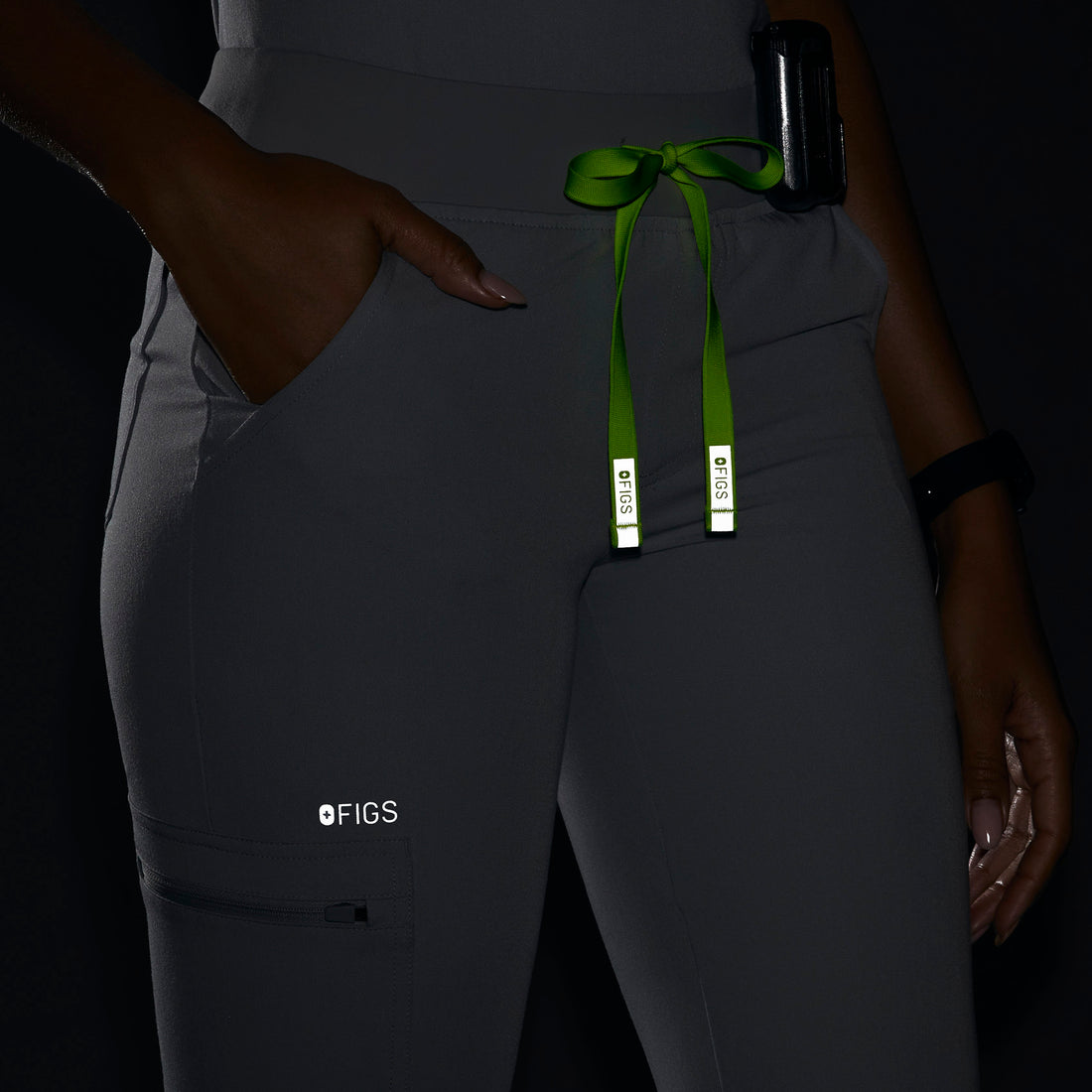 Women's Zamora Jogger Scrub Pants™ - Silver Arrows · FIGS