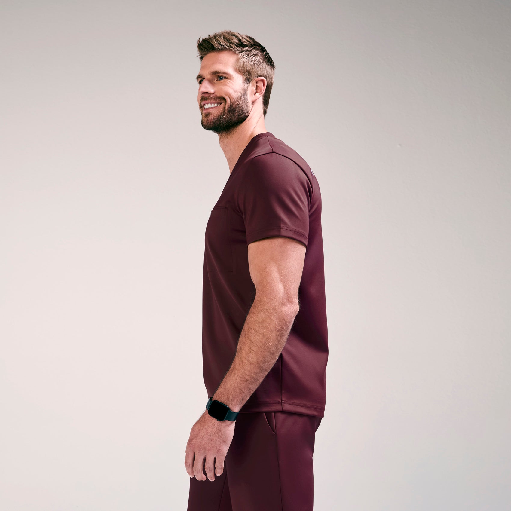 Men’s Logan FORMx Slim V-Neck Scrub Top™ - Burgundy · FIGS