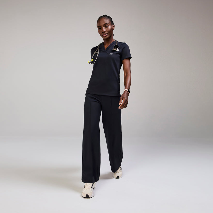 Women's FORMx™ Scrubs · FIGS