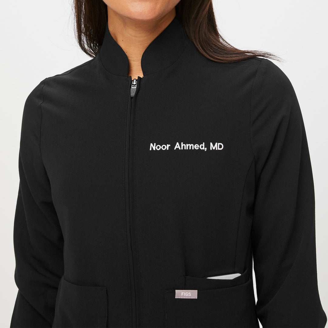 Women's Sebina Scrub Jacket - Black · FIGS