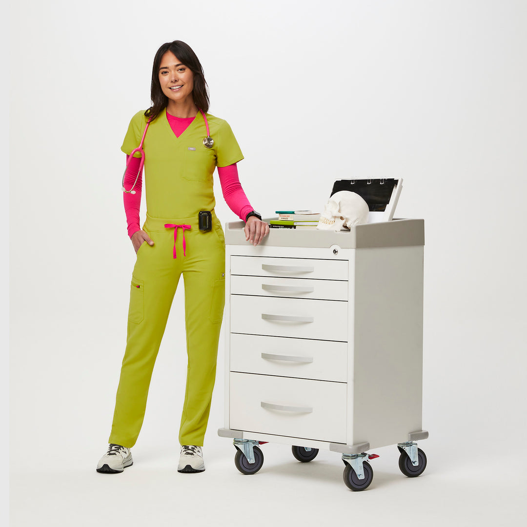 Women’s Yola™ Skinny Scrub Pants 2.0 - Limeade · FIGS
