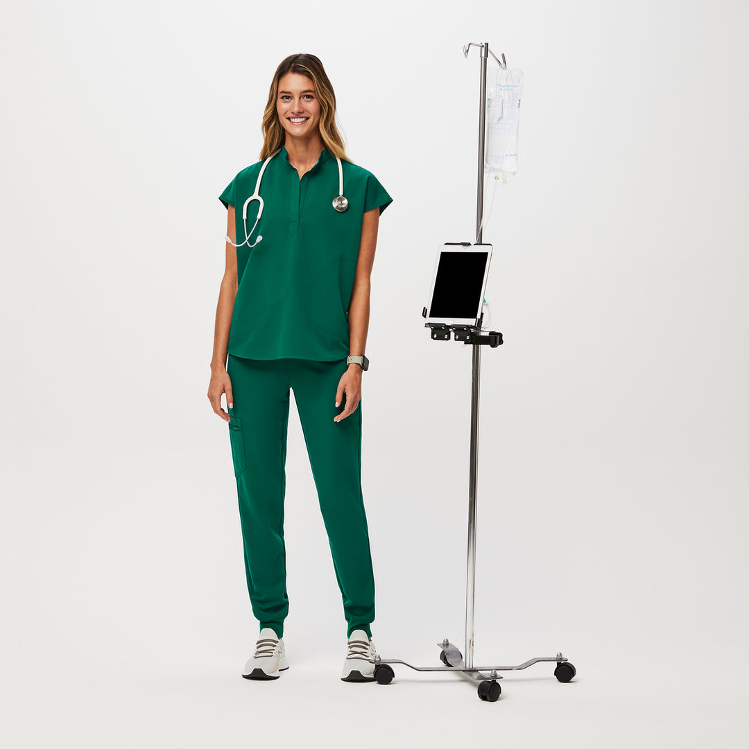 Women's Scrubs - Premium Medical Uniforms & Apparel · FIGS