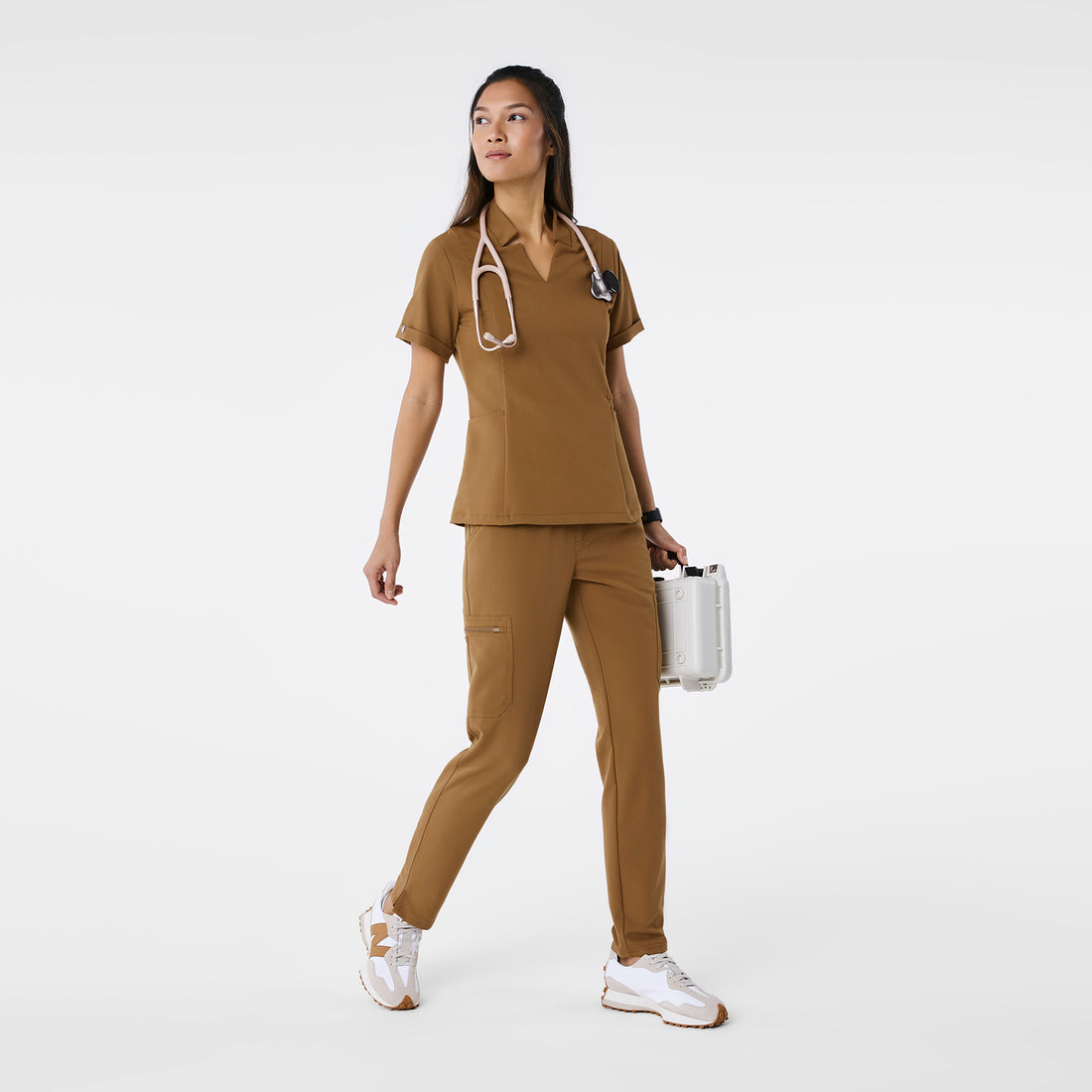 Women’s Inala Scrub Top - Earth · FIGS