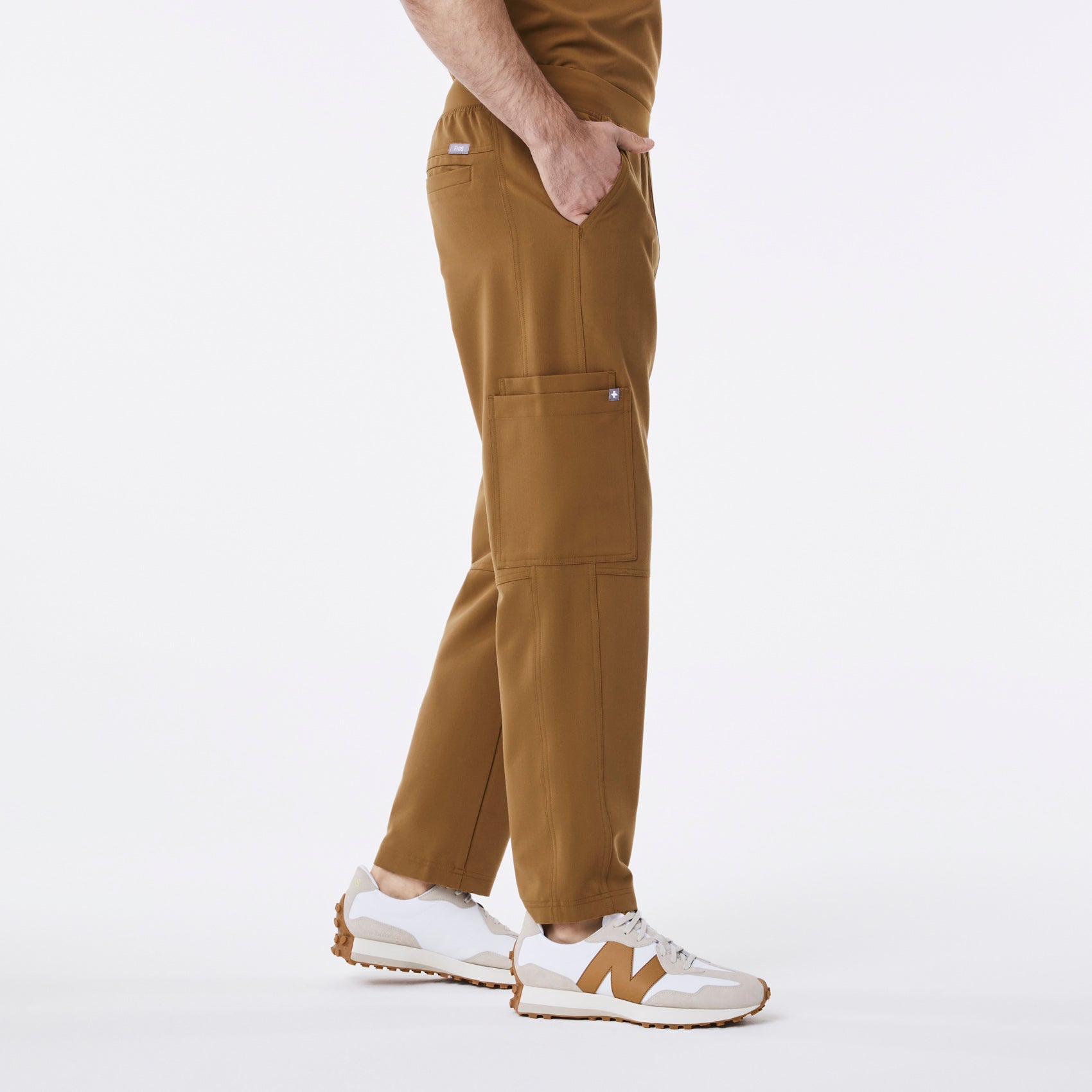 Men's Axim Cargo Scrub Pants™ - Earth · FIGS