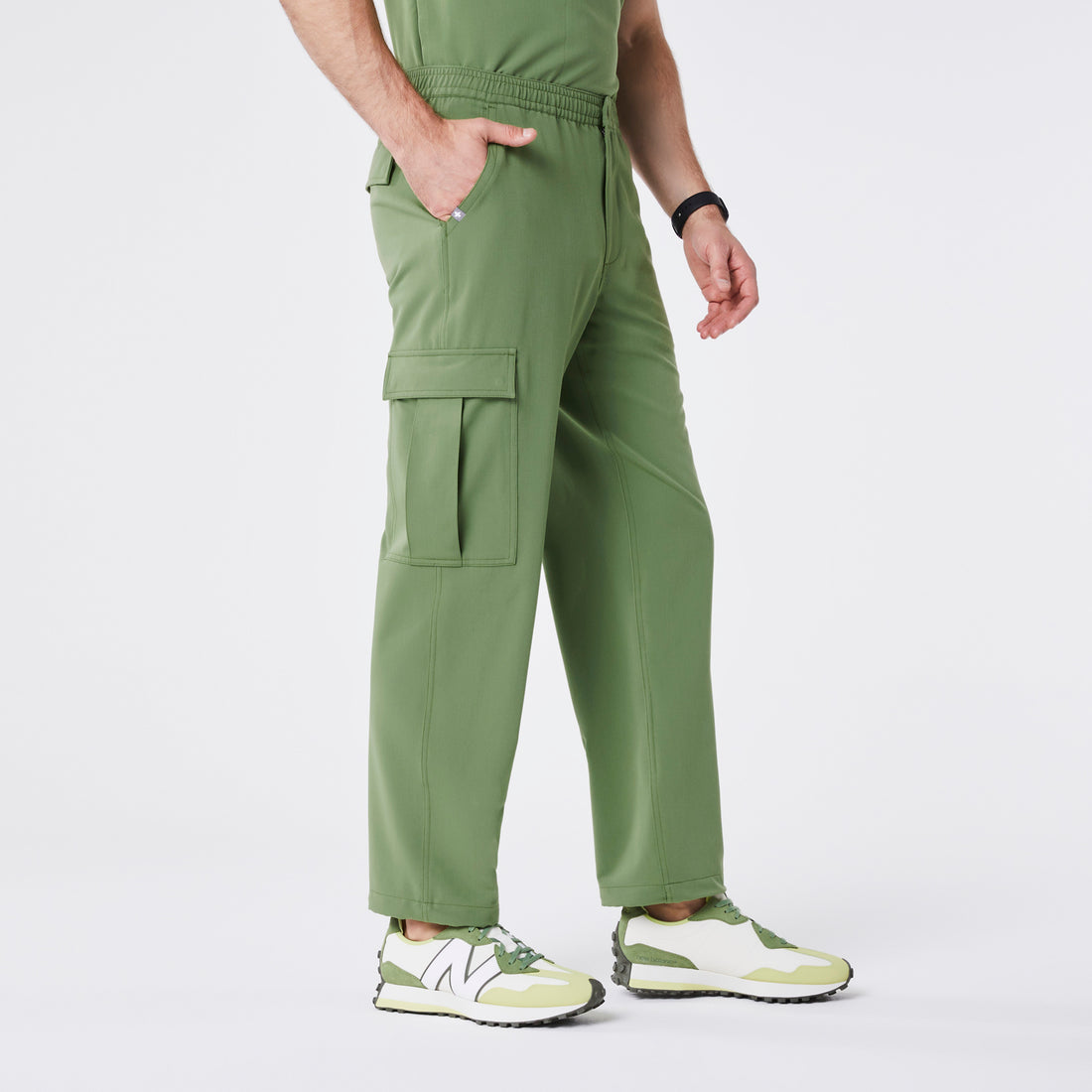 Men’s Ivano Cargo Scrub Pant - Fern · FIGS