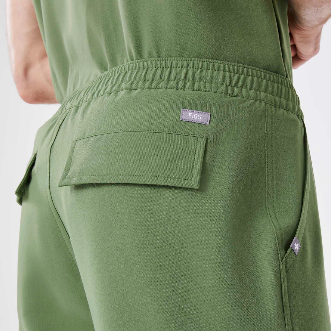 Men’s Ivano Cargo Scrub Pant - Fern · FIGS