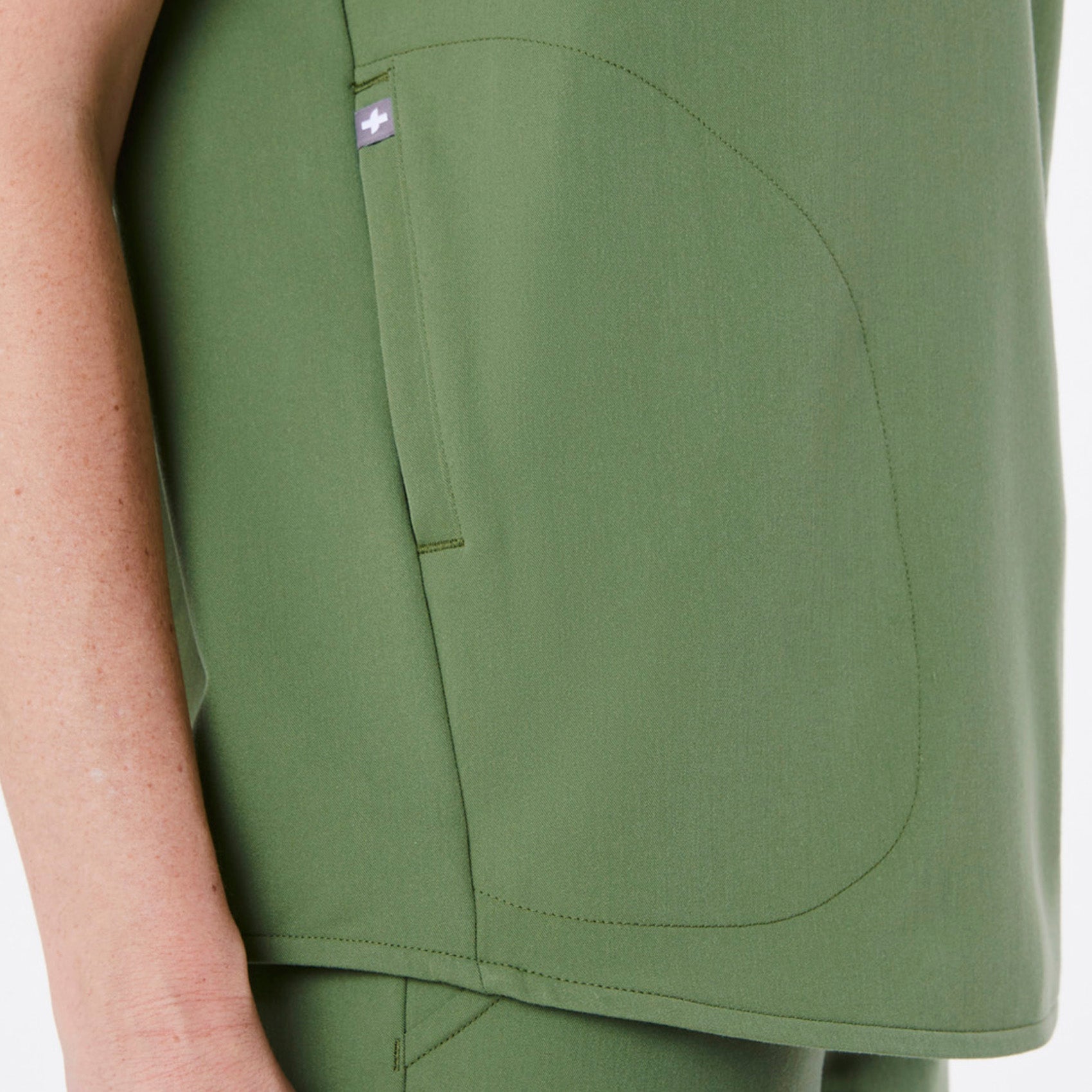 Women's Rafaela Oversized Scrub Top™ - Fern · FIGS