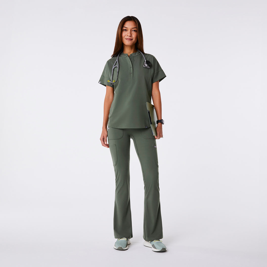 Women's Moss Scrub Tops | FIGS