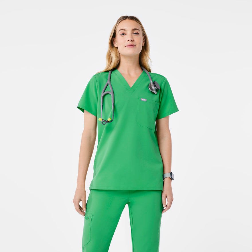 THE SET - Women’s Emerald Jogger Scrub Set · FIGS