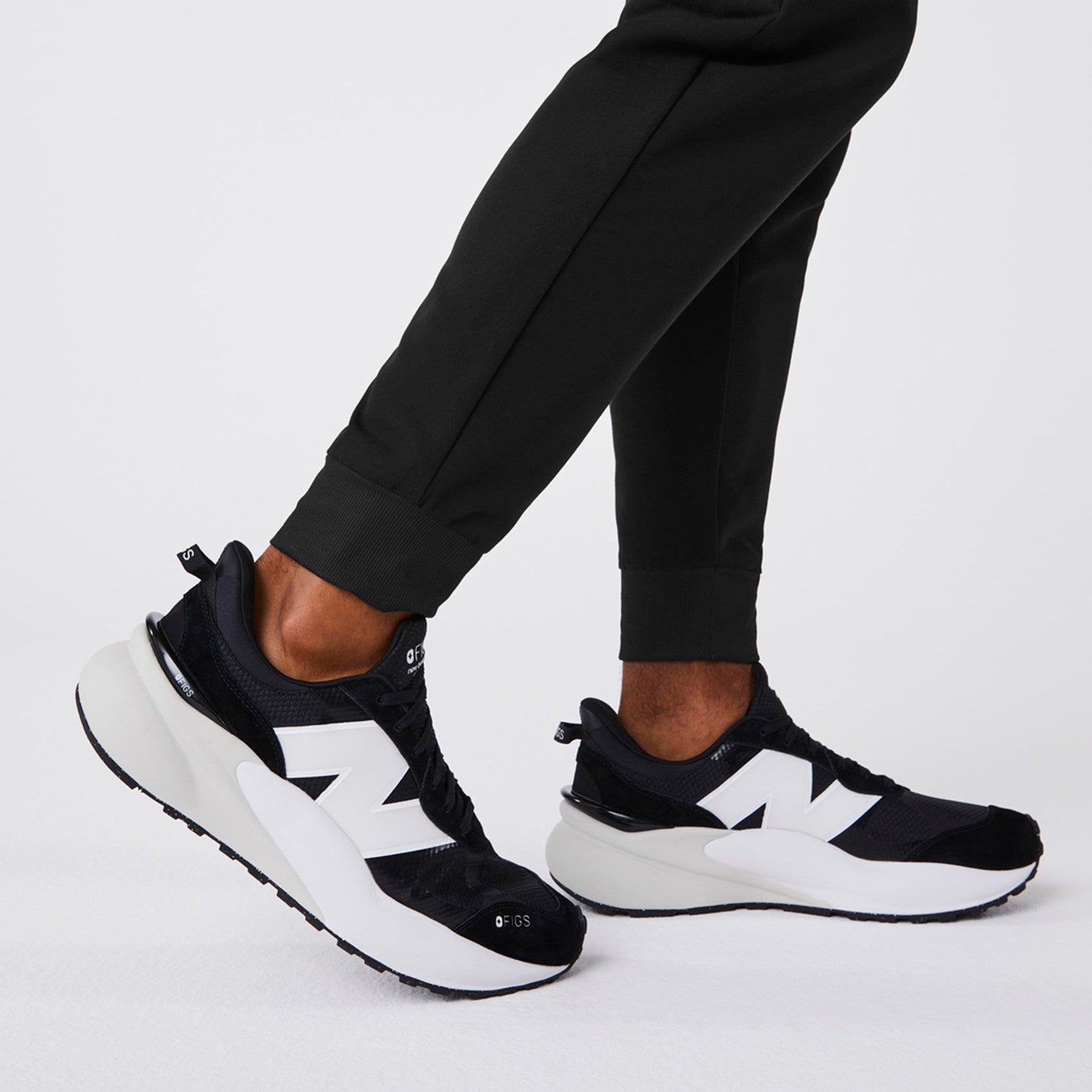 Unisex FIGS | New Balance 3447 - Black