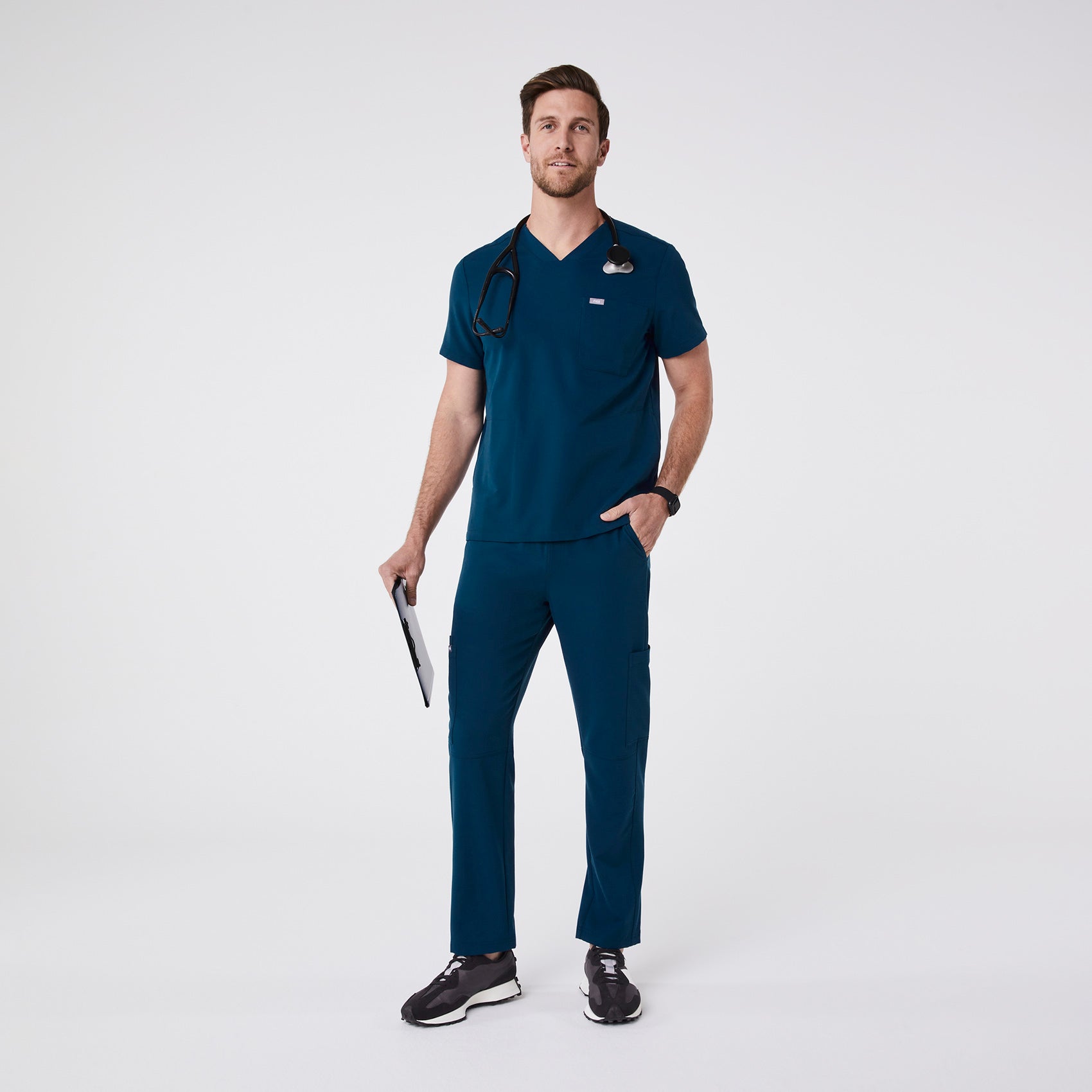 Uniformes médicos color arrecife profundo para hombre · FIGS