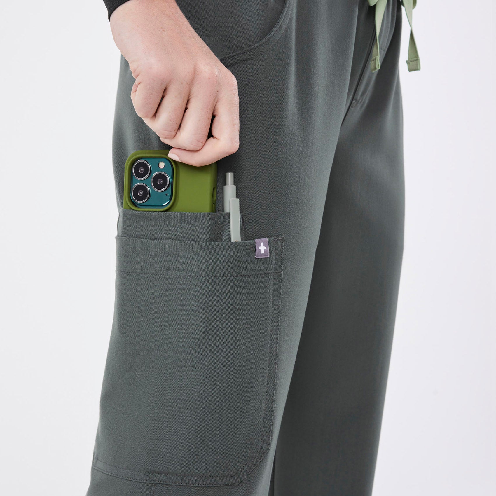 Women's Kade Cargo Scrub Pants™ - Bonsai · FIGS