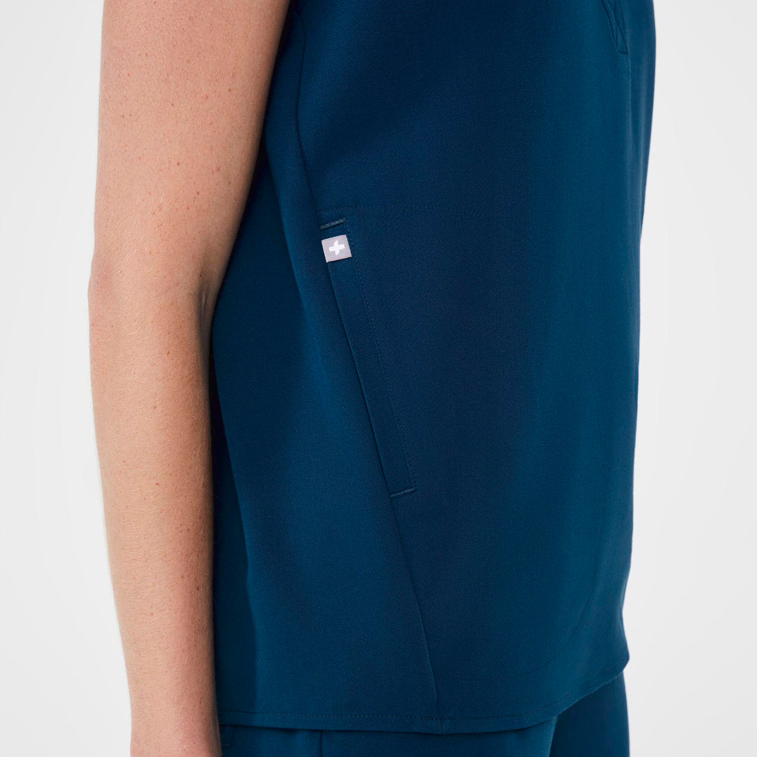 Women's Rafaela Oversized Scrub Top™ - Deep Reef · FIGS