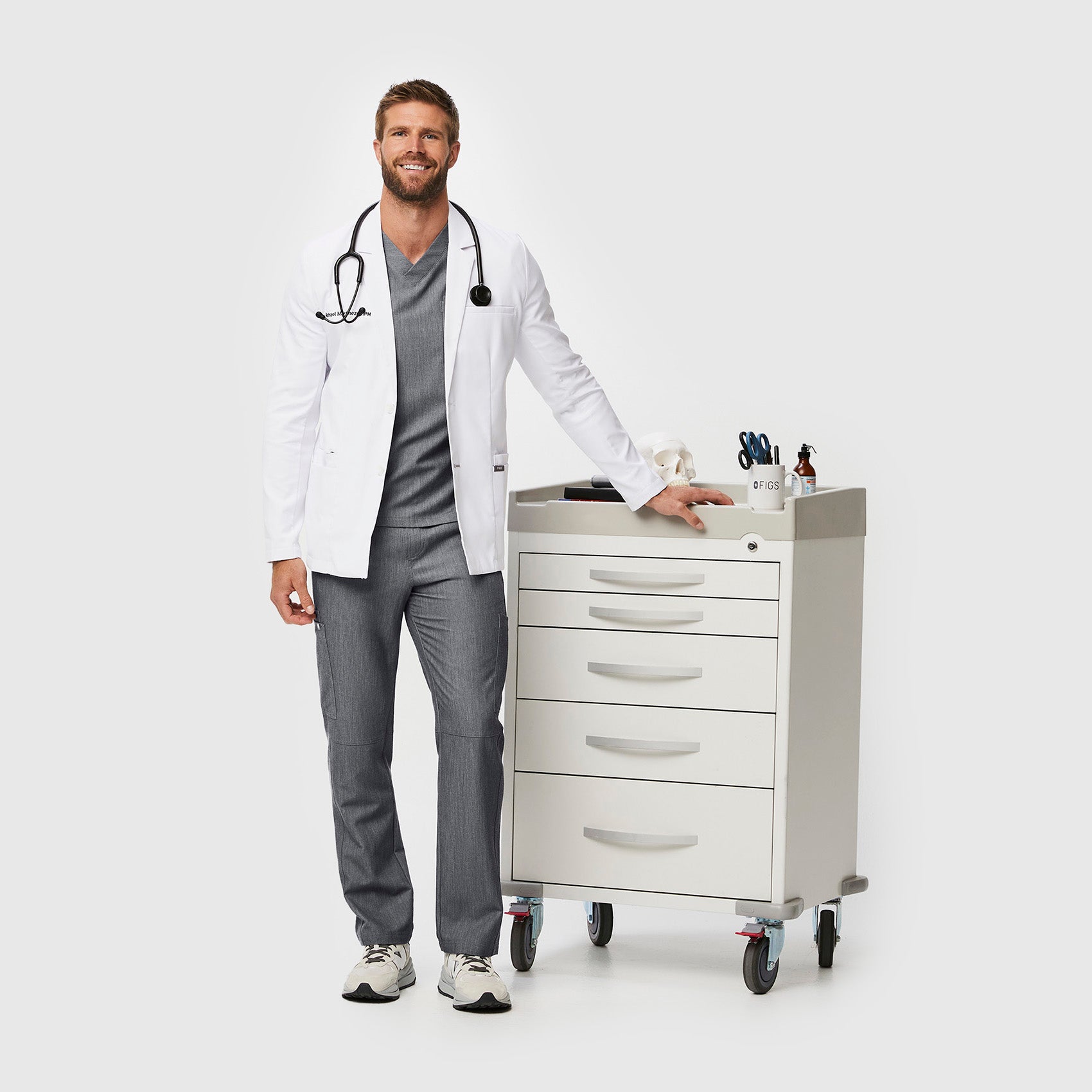 Men’s Harlem Slim Short Lab Coat - White · FIGS