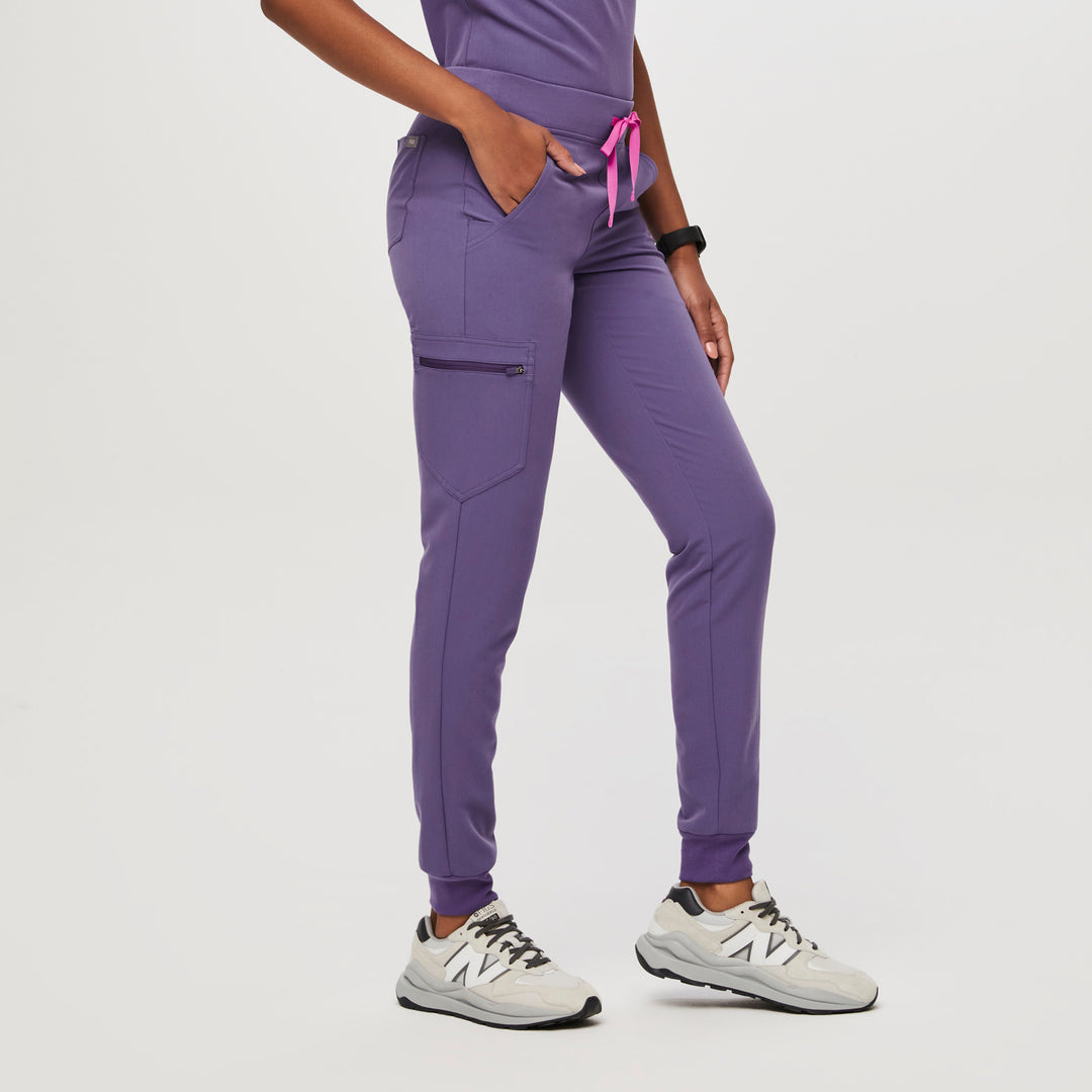 Women's Zamora™ Jogger Scrub Pants - Amethyst · FIGS