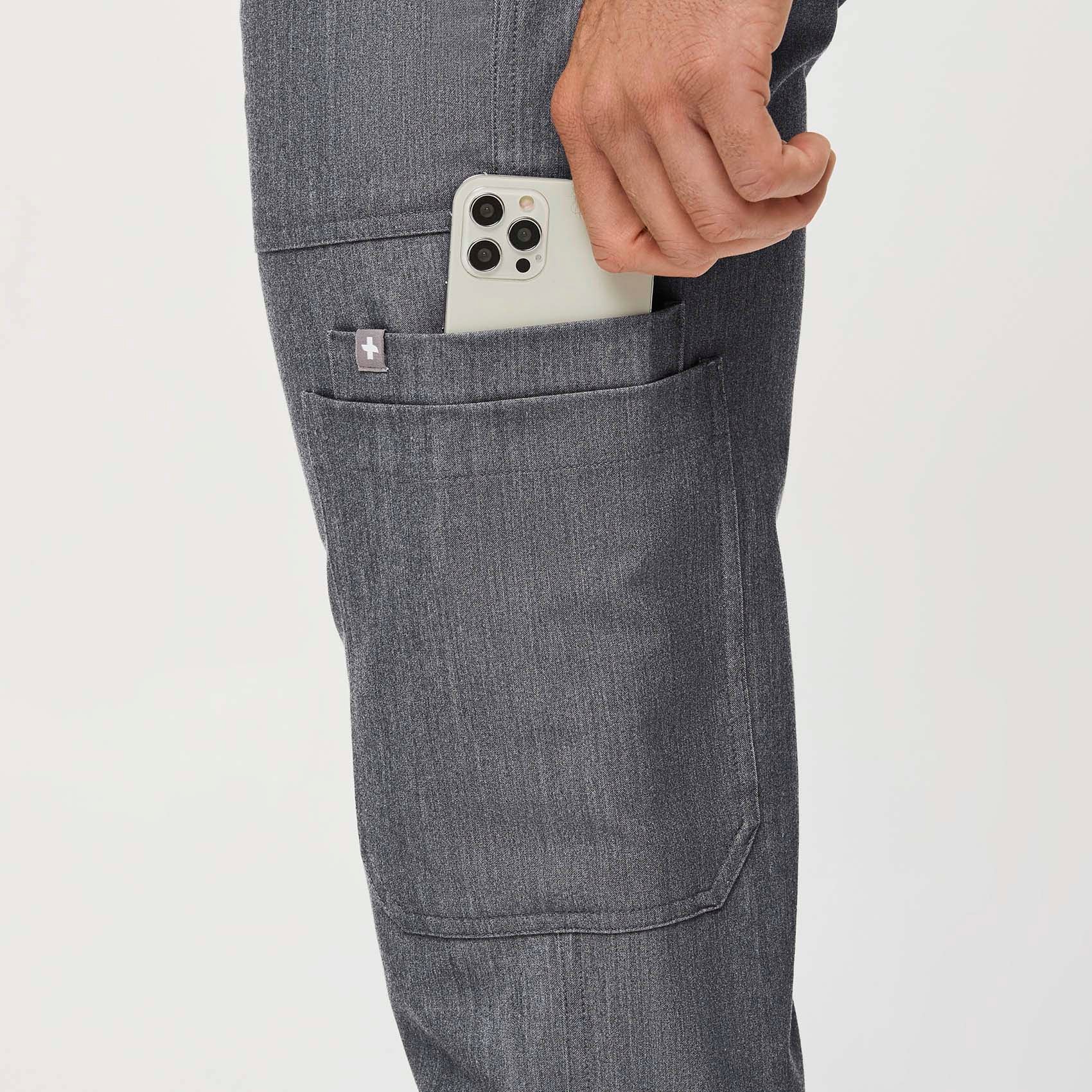 Men's Cairo Cargo Scrub Pants™ - Graphite · FIGS