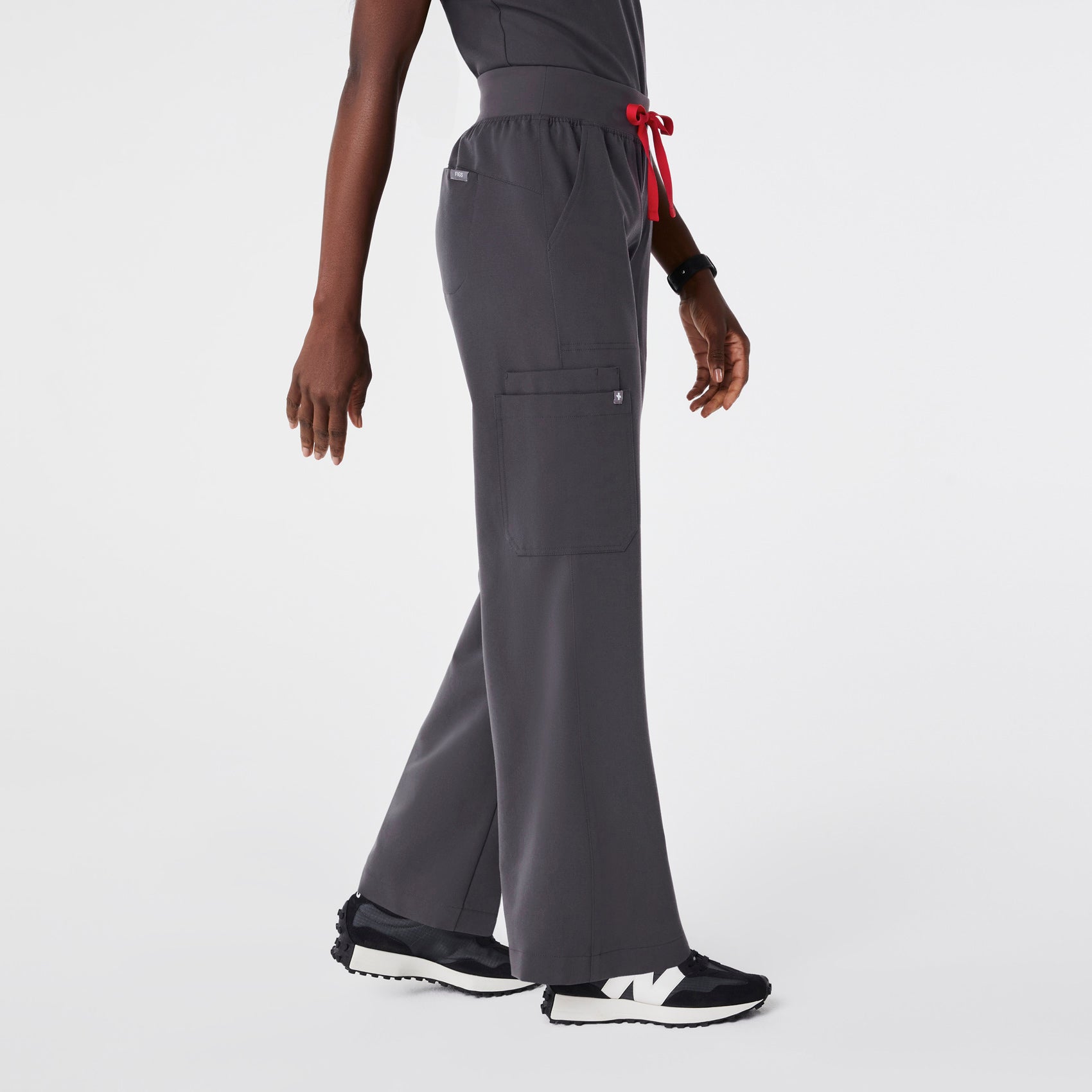 Women’s High Waisted Isabel Wide Leg Scrub Pants - Charcoal · FIGS