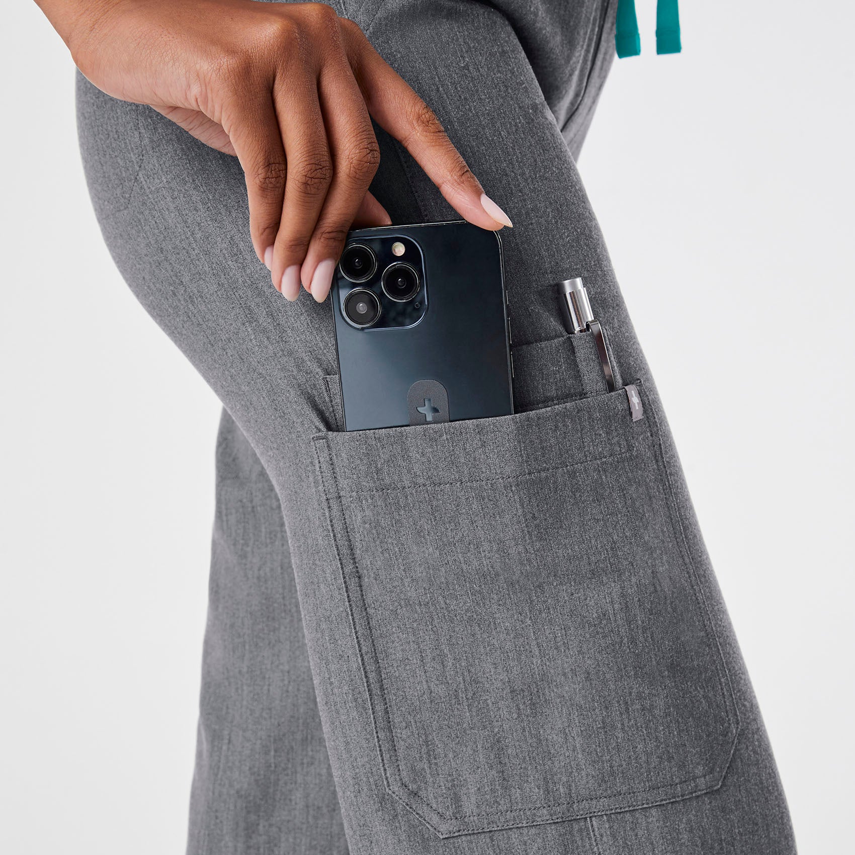 Women’s High Waisted Isabel Wide Leg Scrub Pants - Graphite · FIGS