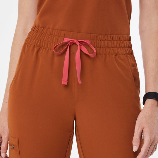 Women’s Uman Relaxed Jogger Scrub Pants - Dirty Chai · FIGS