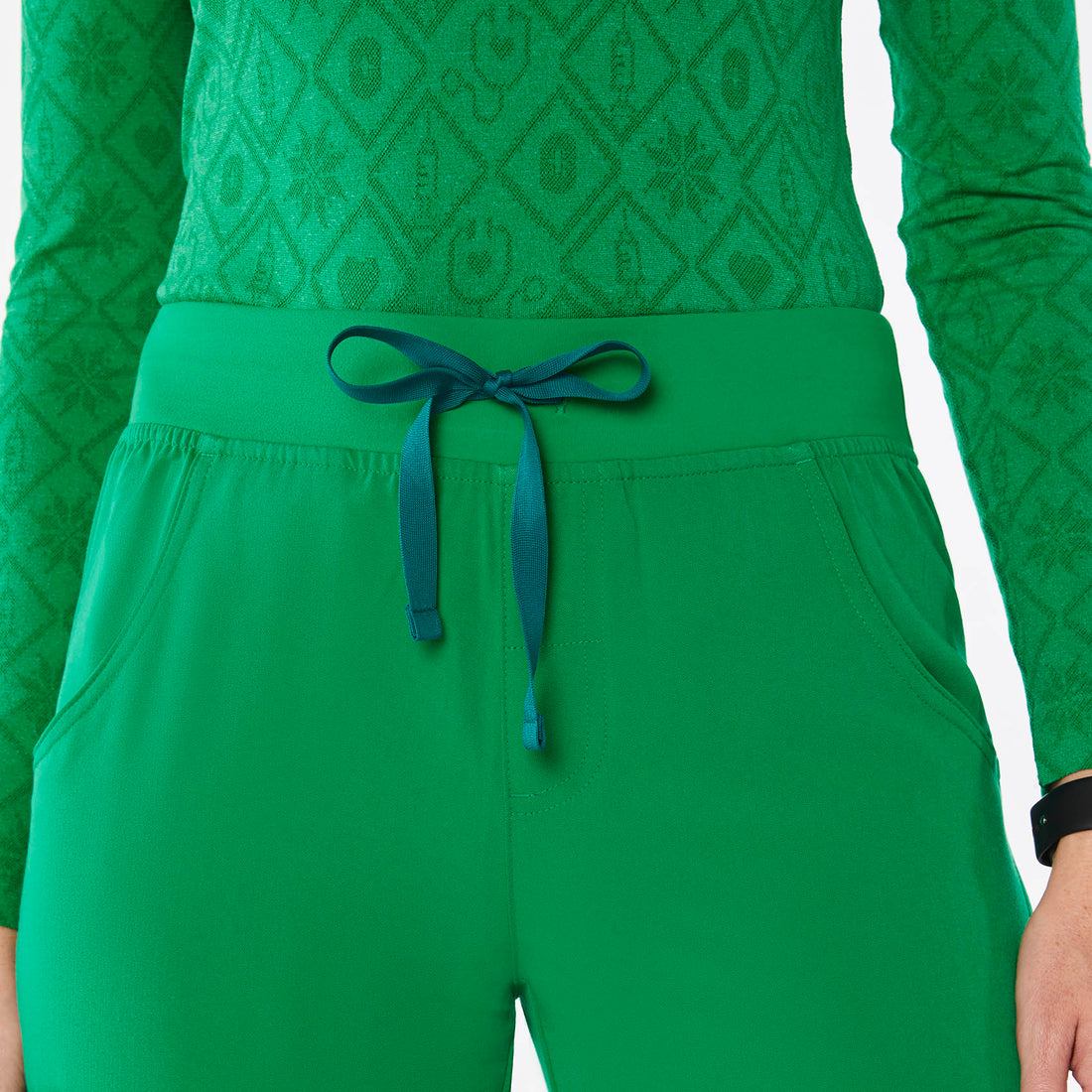 Women's Kade Cargo Scrub Pants - Evergreen · FIGS