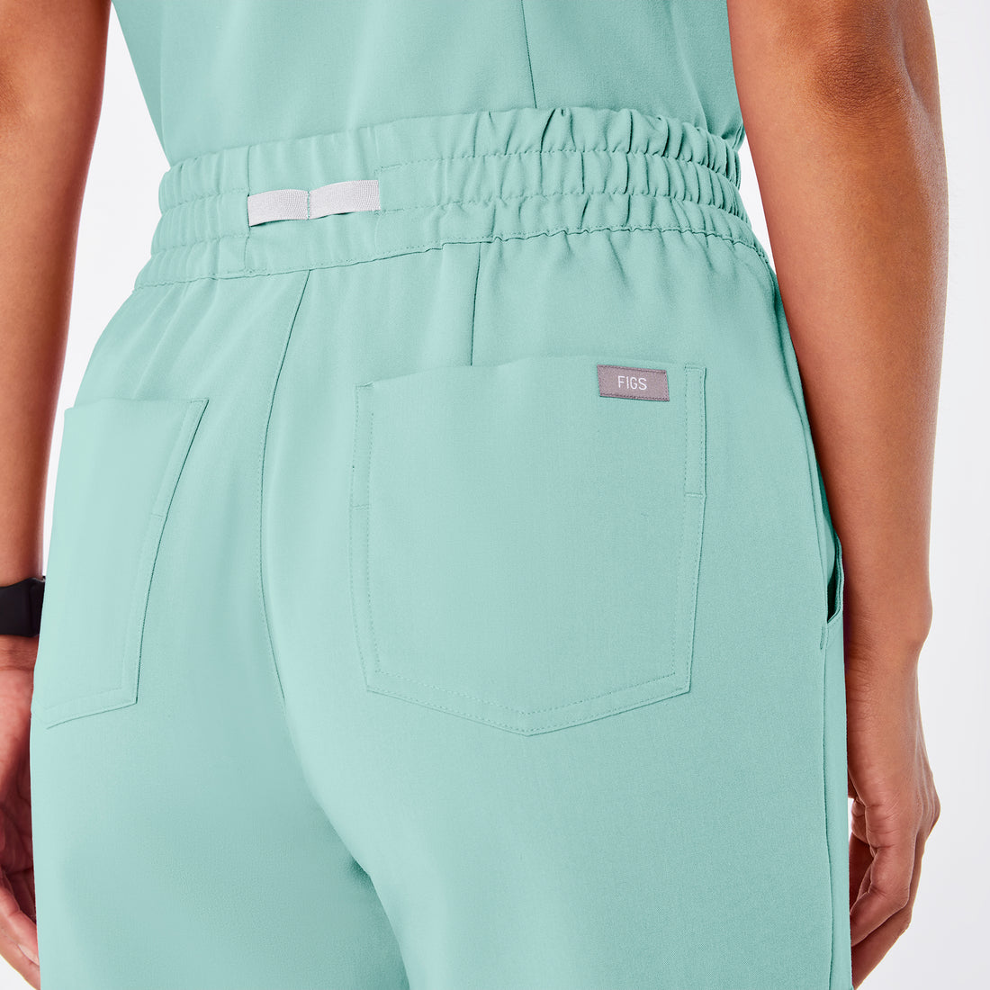 Women’s High Waisted Uman Relaxed Jogger Scrub Pants - Seaglass · FIGS
