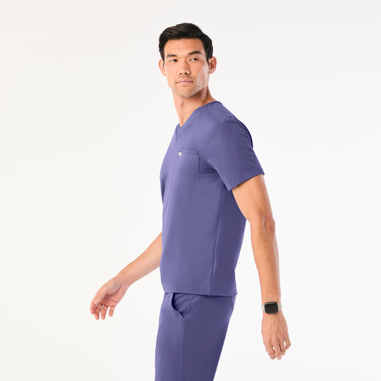 Men's Leon™ Three-Pocket Scrub Top - Wayfarer · FIGS