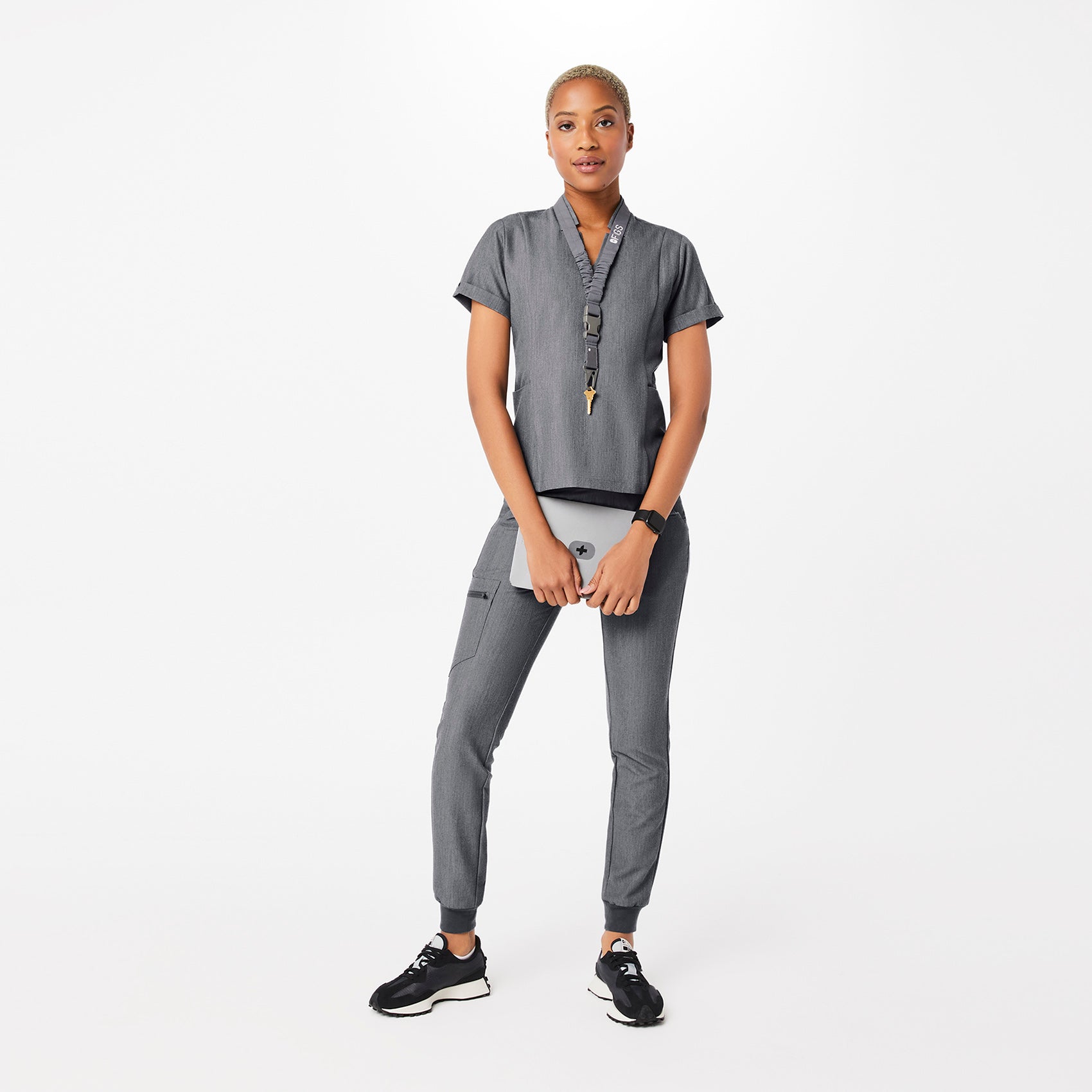 Women’s Inala Scrub Top - Graphite · FIGS